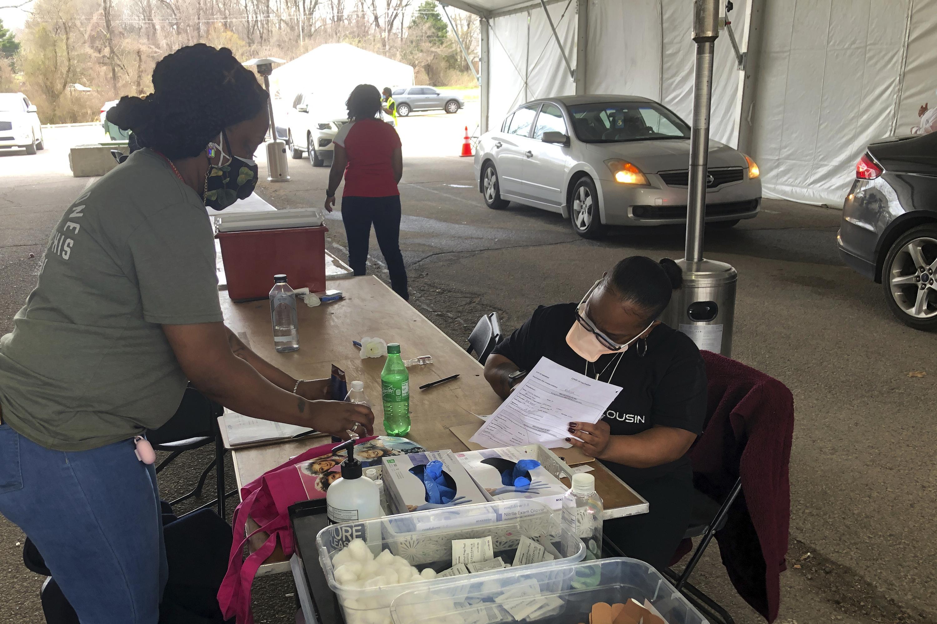 Extent of COVID-19 vaccine waste remains largely unknown | AP News