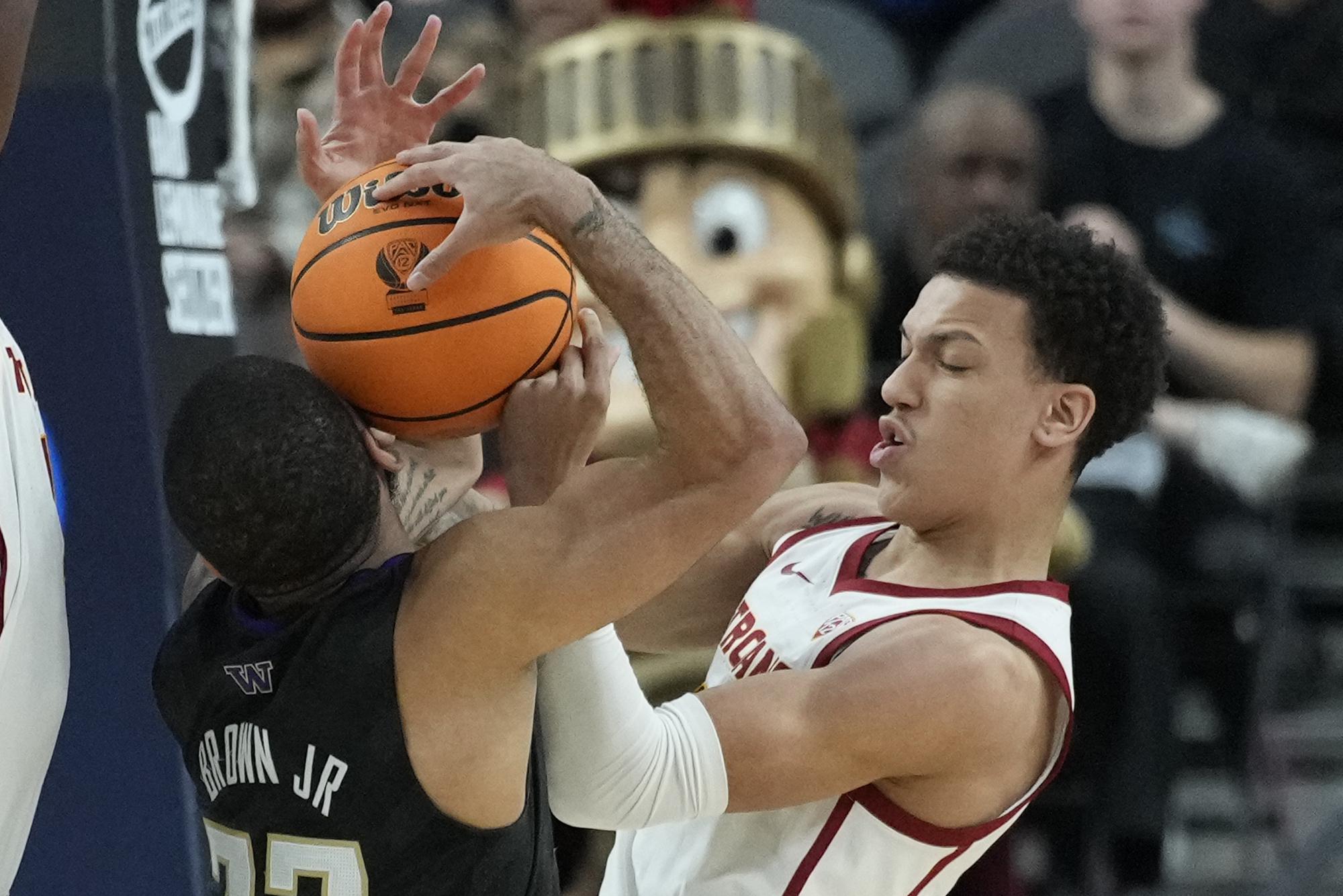 No. 21 USC holds off Washington 65-51 in Pac-12 quarters | AP News