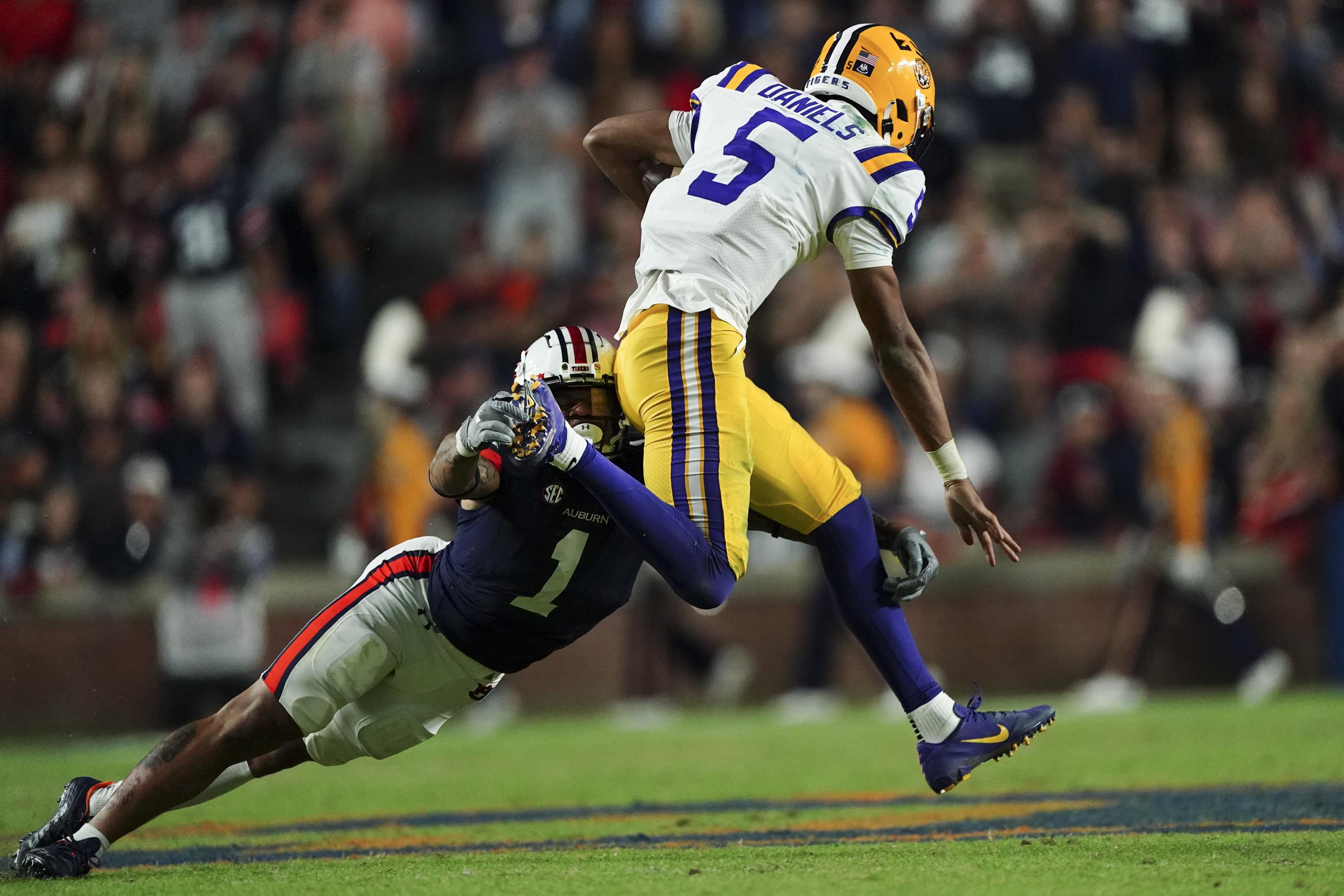 LSU QB Daniels on track to play against No. 8 Tennessee | AP News