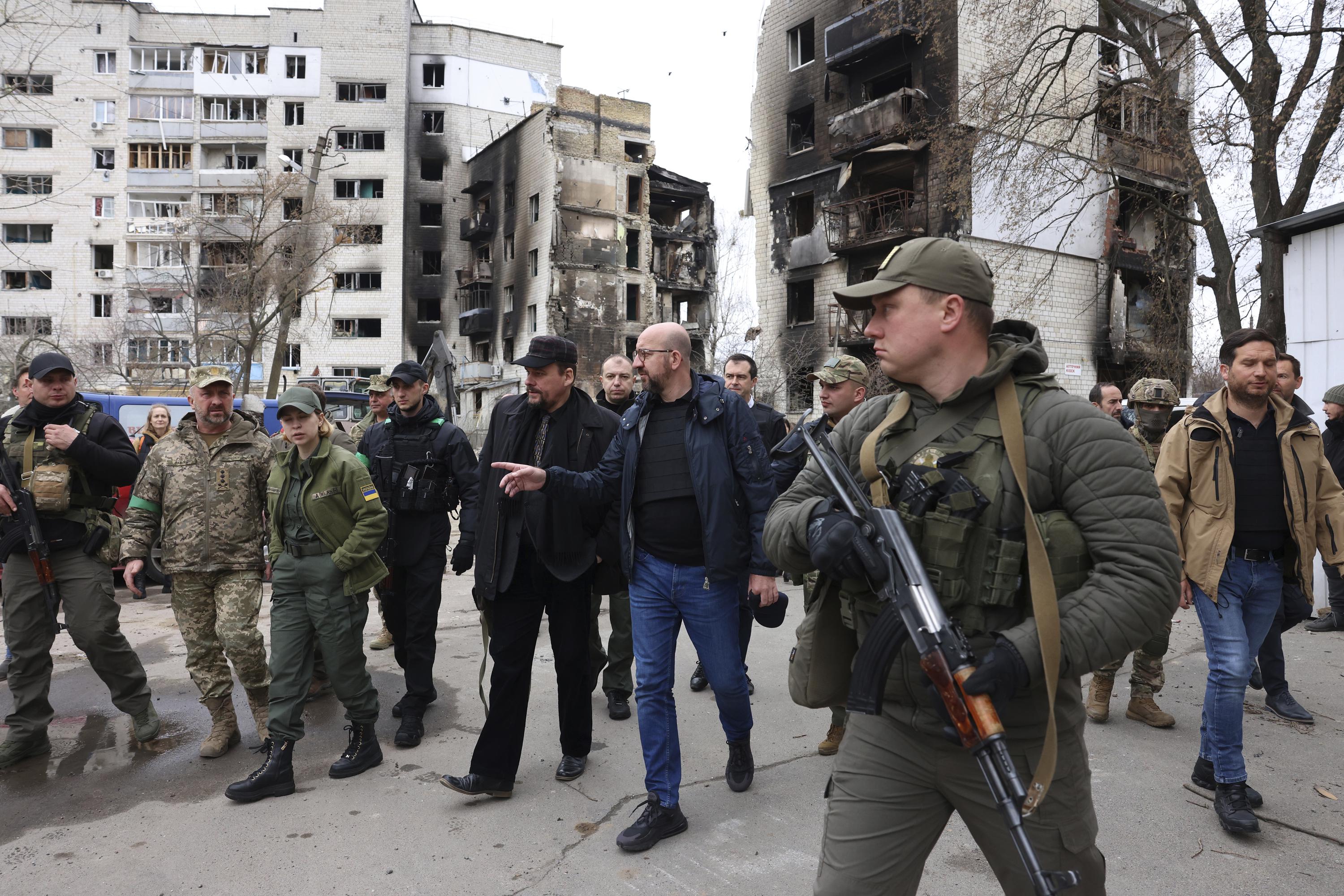 Live updates | US set to send more military aid to Ukraine | AP News