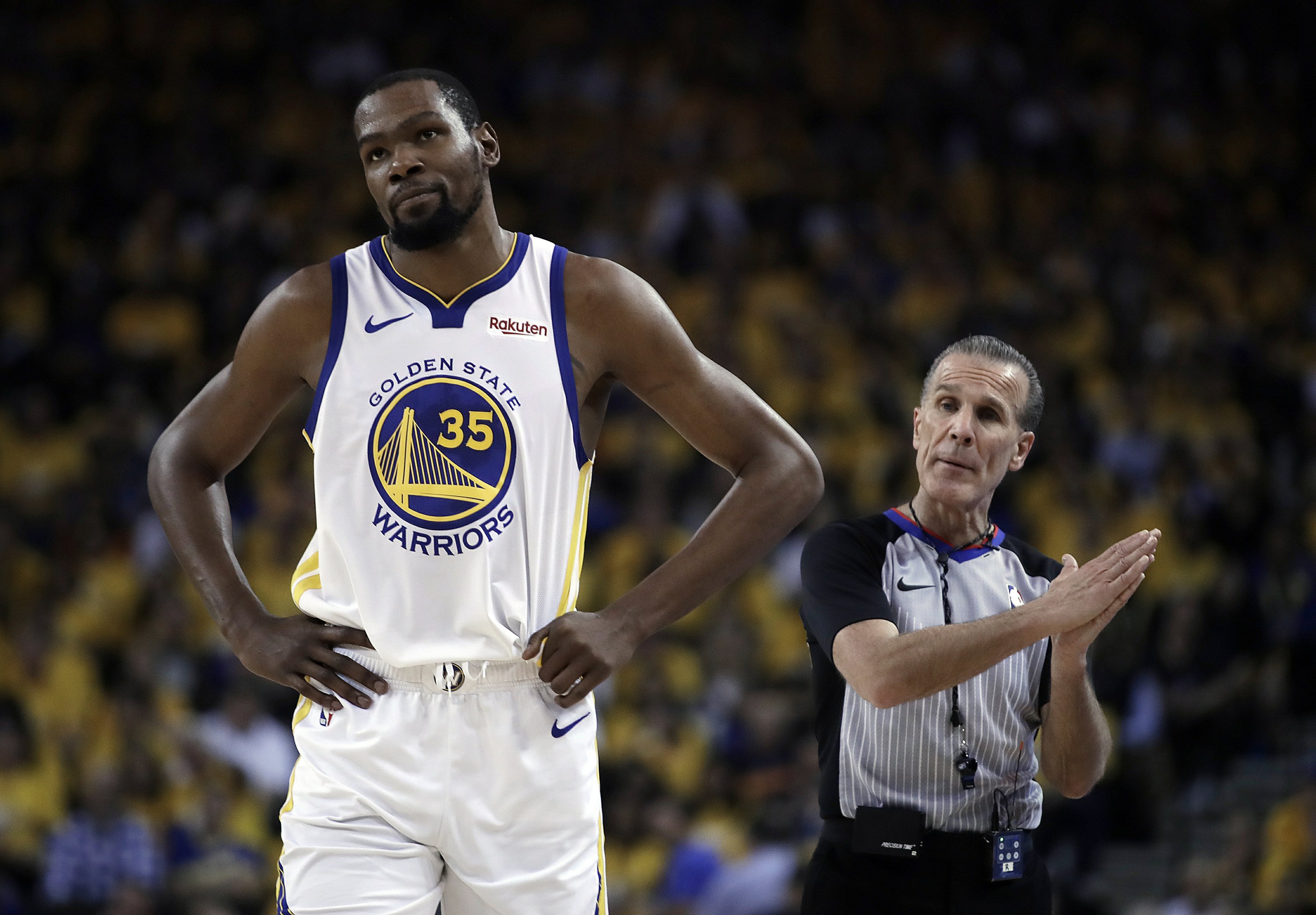Durant travels with the Warriors to Toronto ahead of finals | AP News