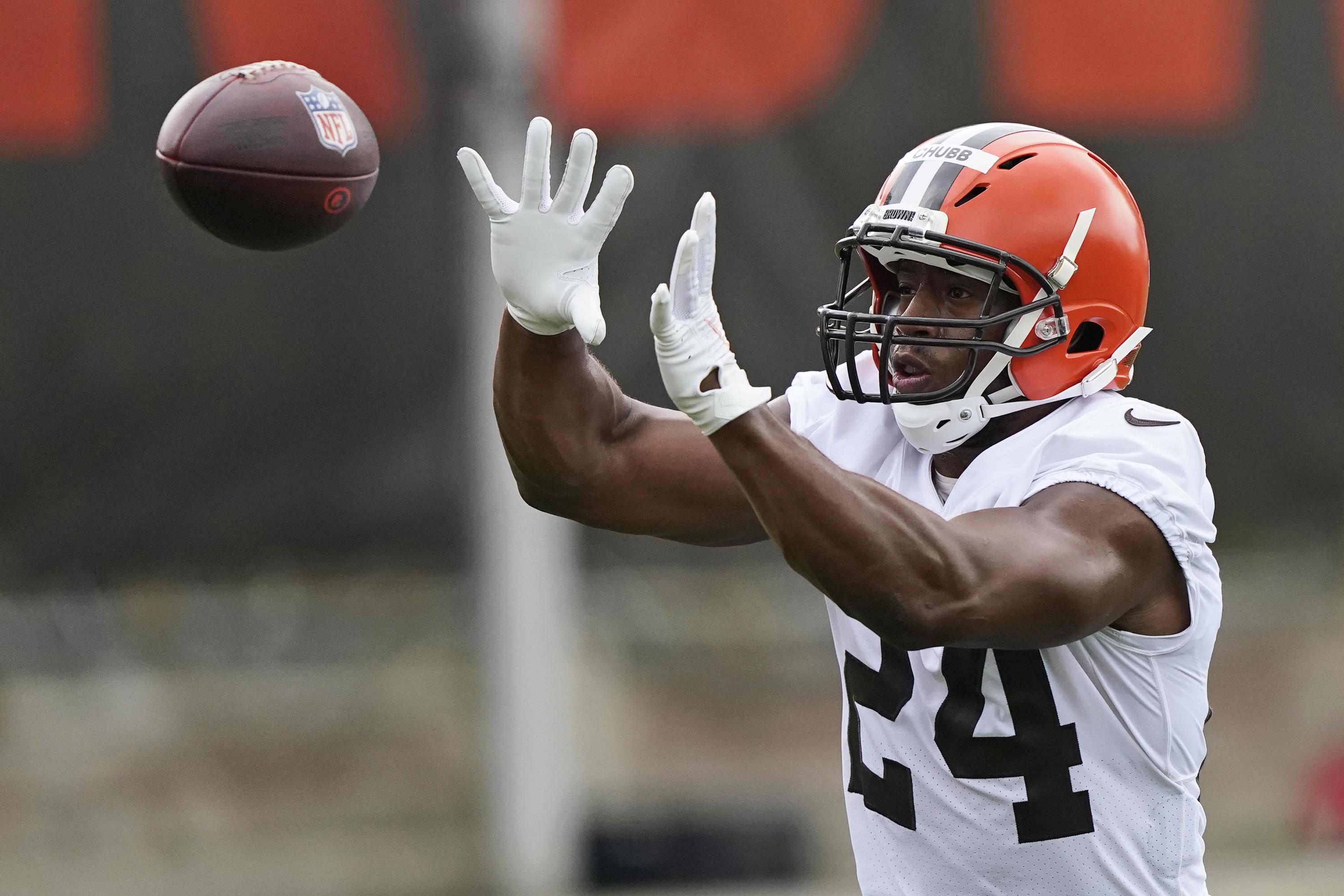NFL: Chubb extiende contrato por tres campañas con Browns | AP News