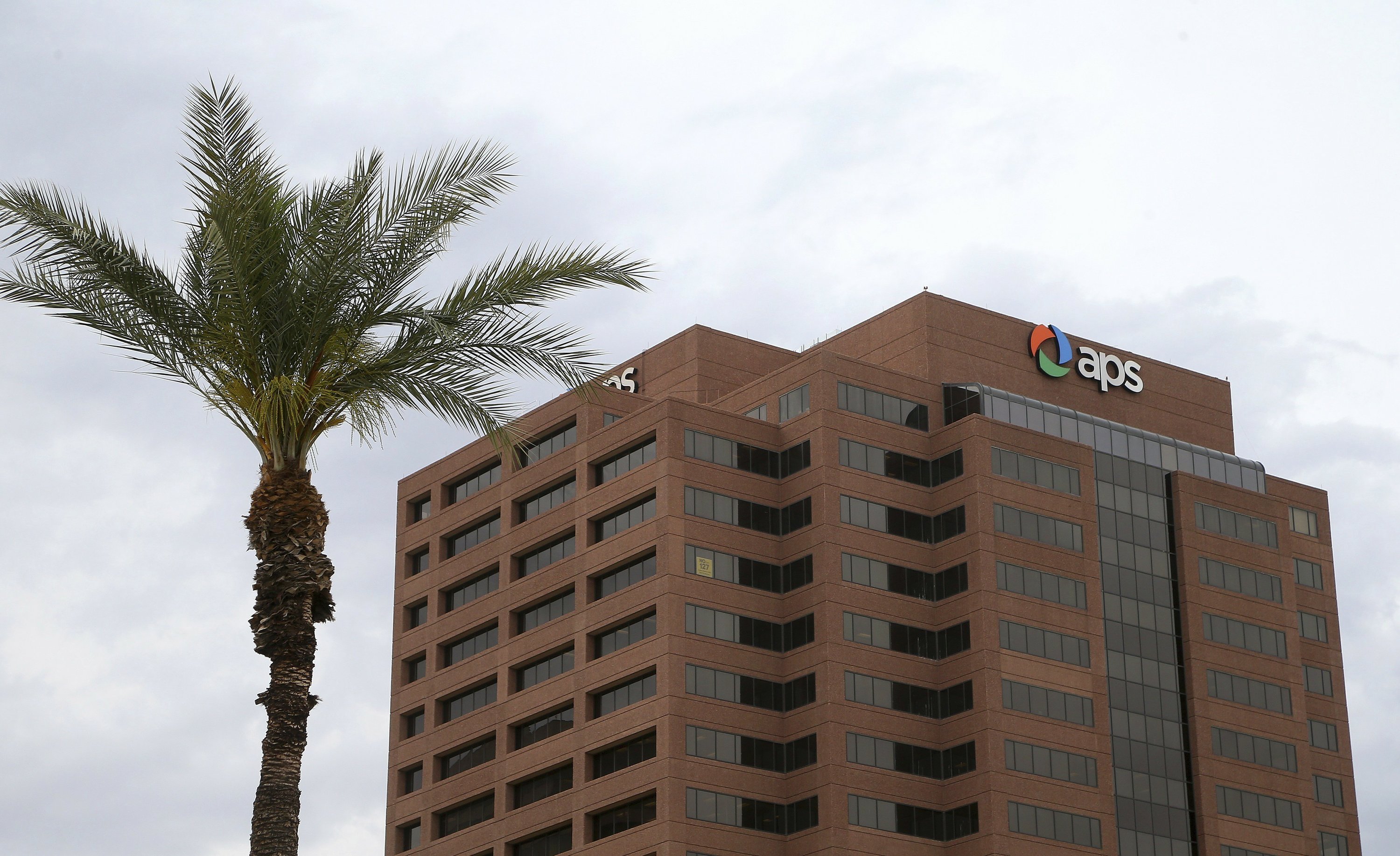 Arizona Public Service CEO apologizes for billing tool error | AP News