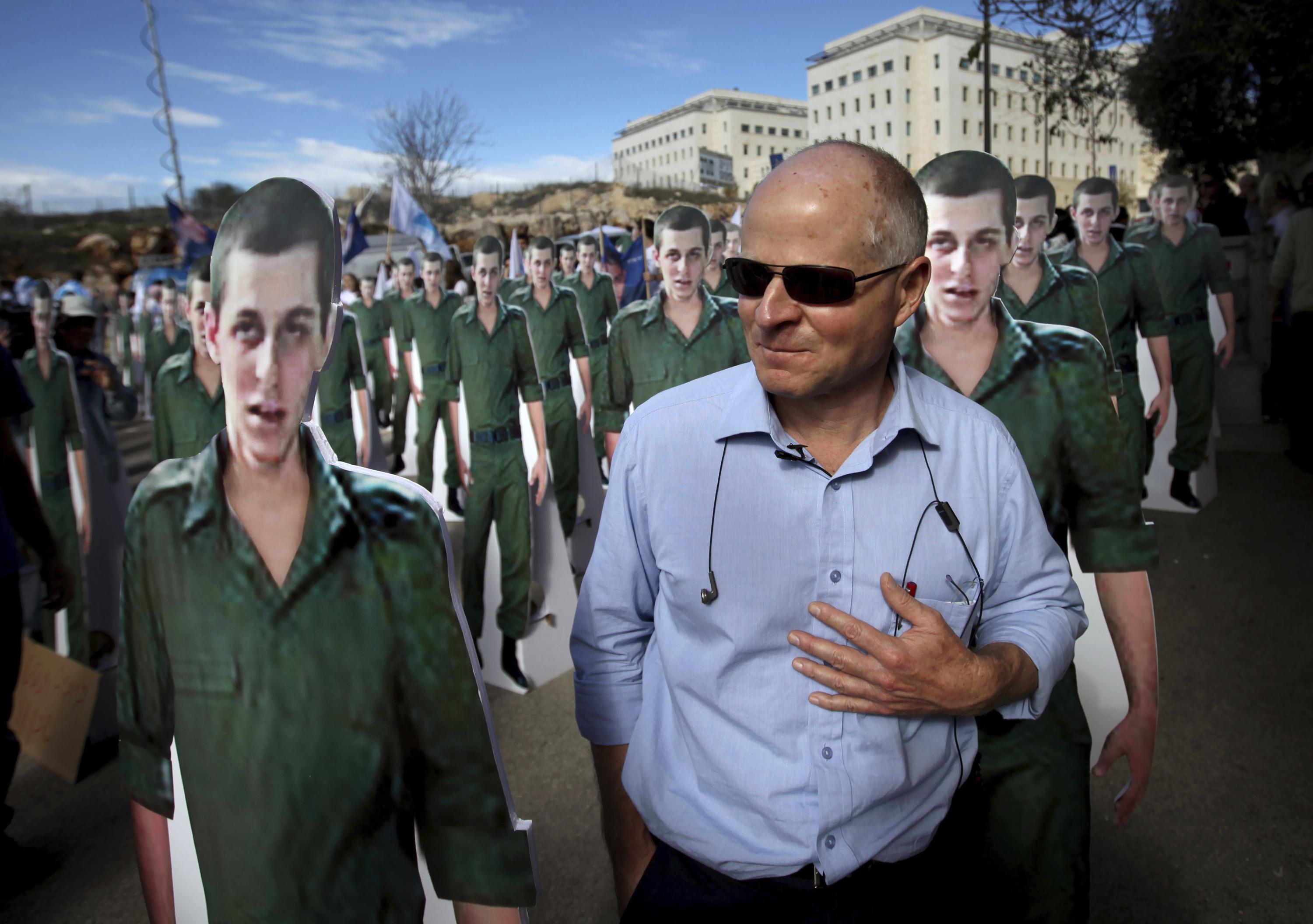 Noam Shalit, father of captive Israeli soldier, dies at 68 | AP News