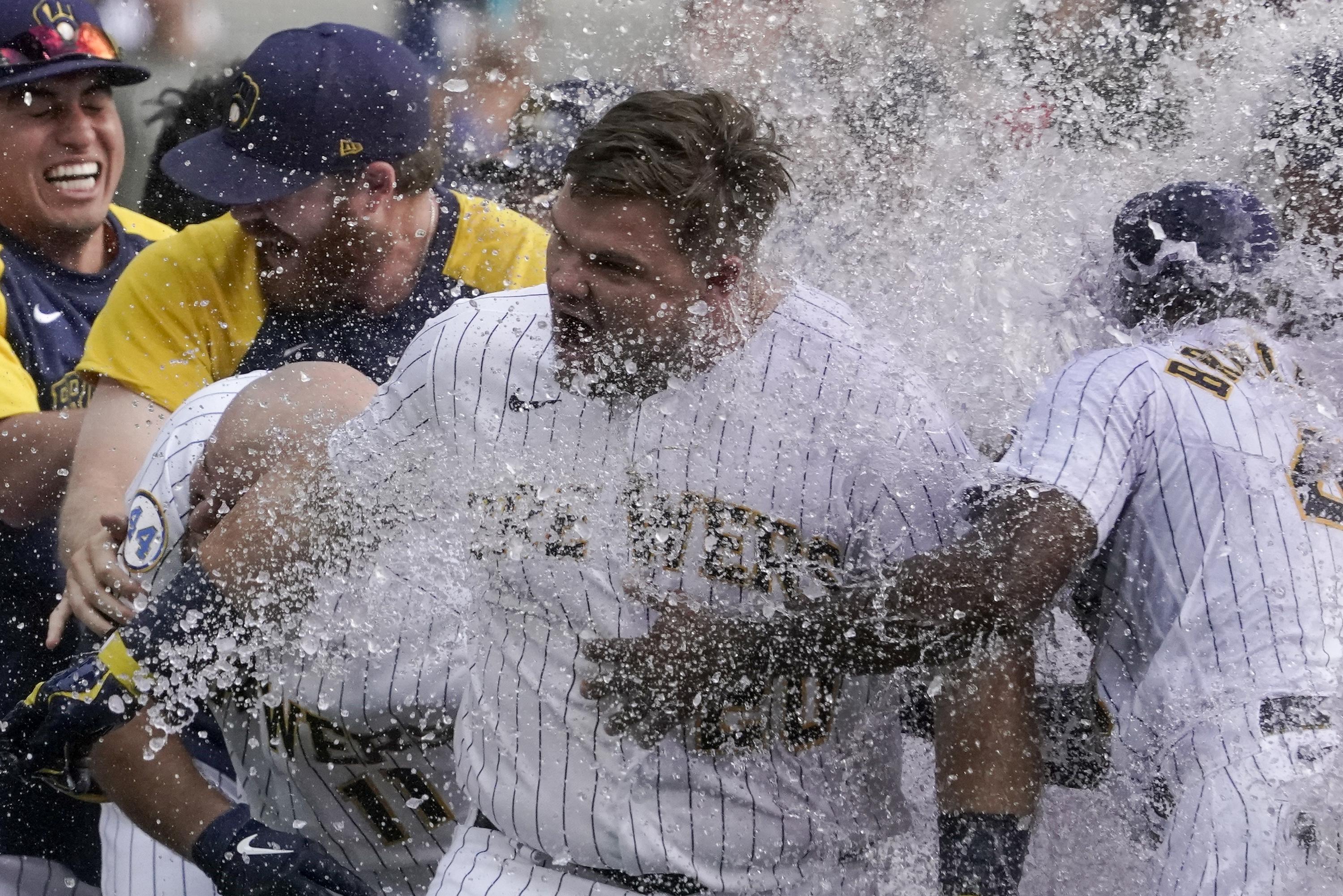 Vogelbach slam in 9th caps comeback, Brewers shock Cards 6-5 | AP News