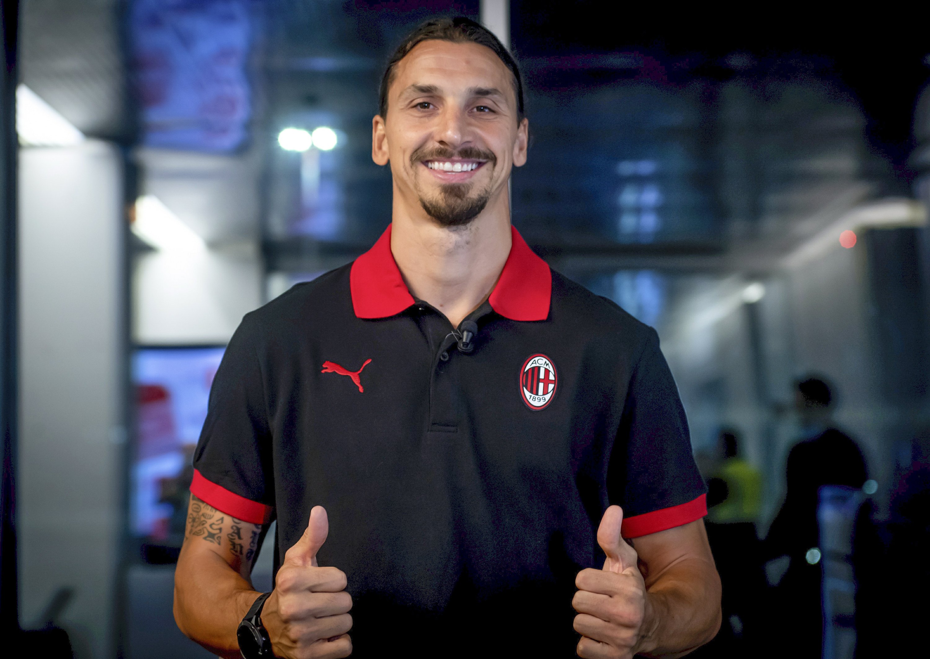 Ibrahimovic firma contrato por una temporada con el Milan | AP News