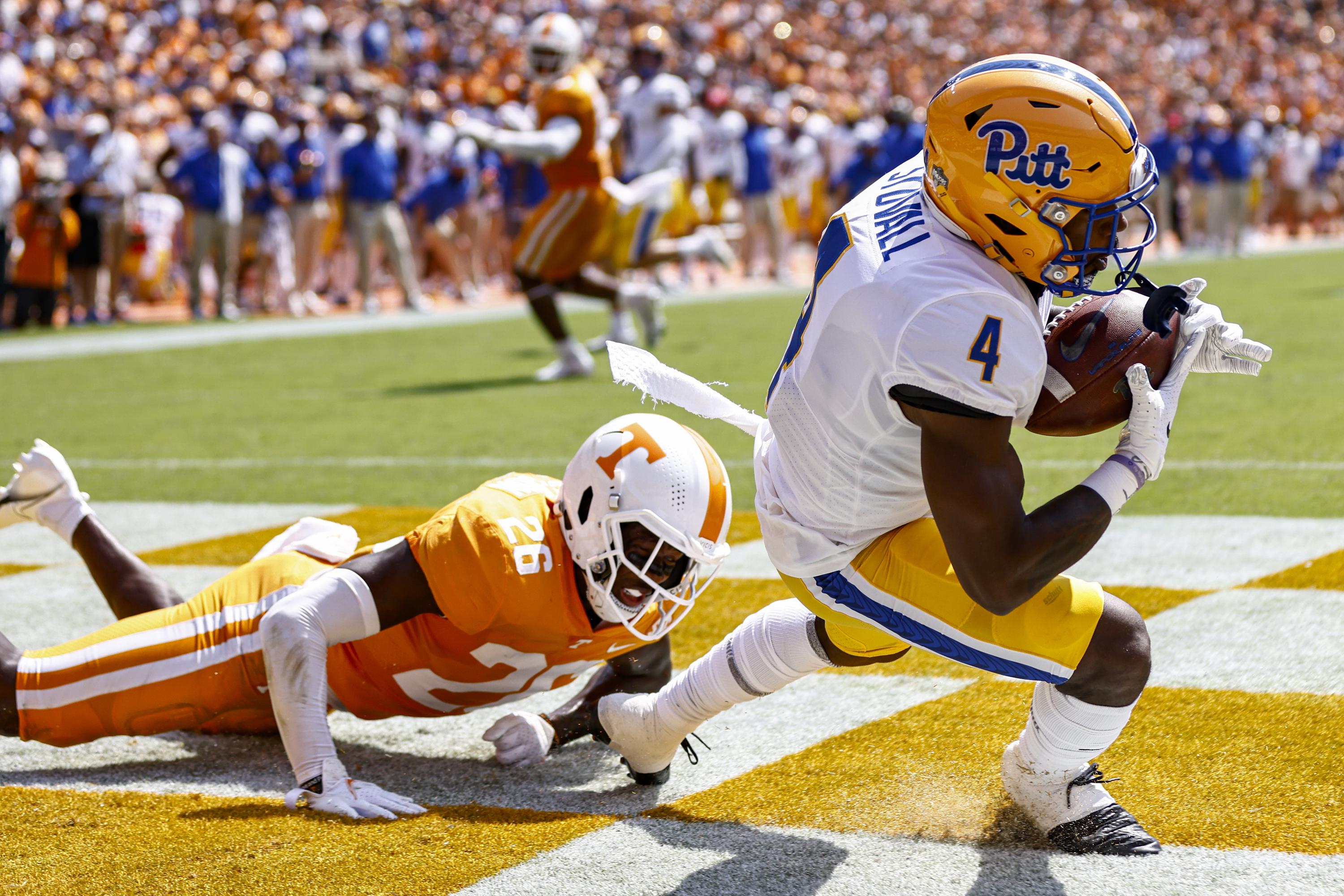 Pickett leads Pitt past Tennessee, 41-34 | AP News