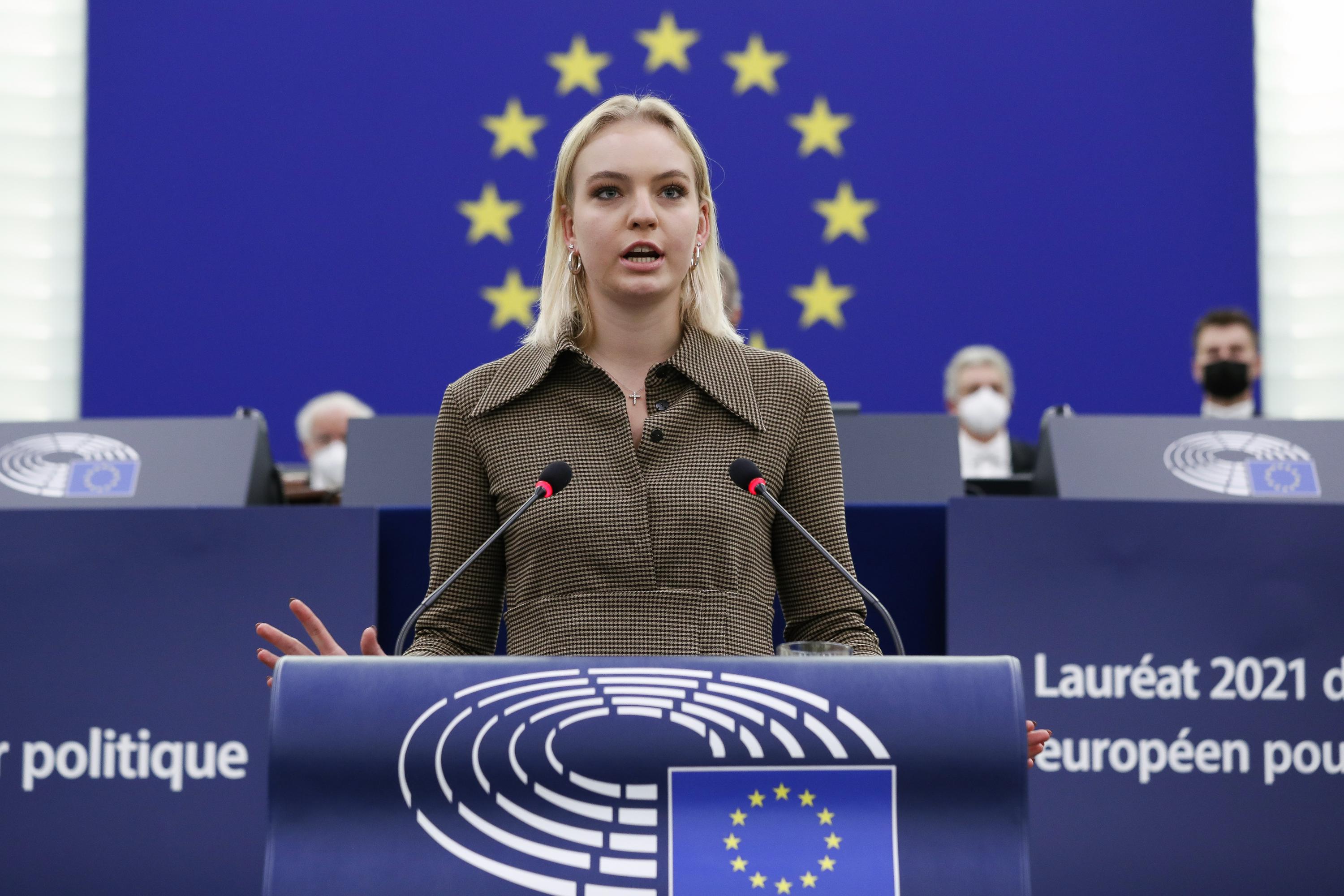 Navalny's daughter accepts EU rights award on his behalf | AP News