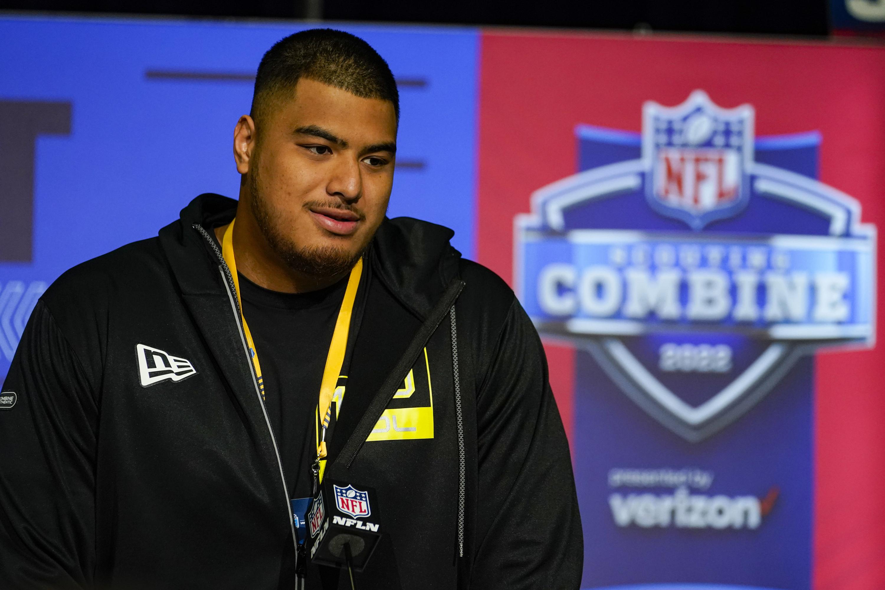 Massive tackle Daniel Faalele has actually dropped 41 pounds | AP News