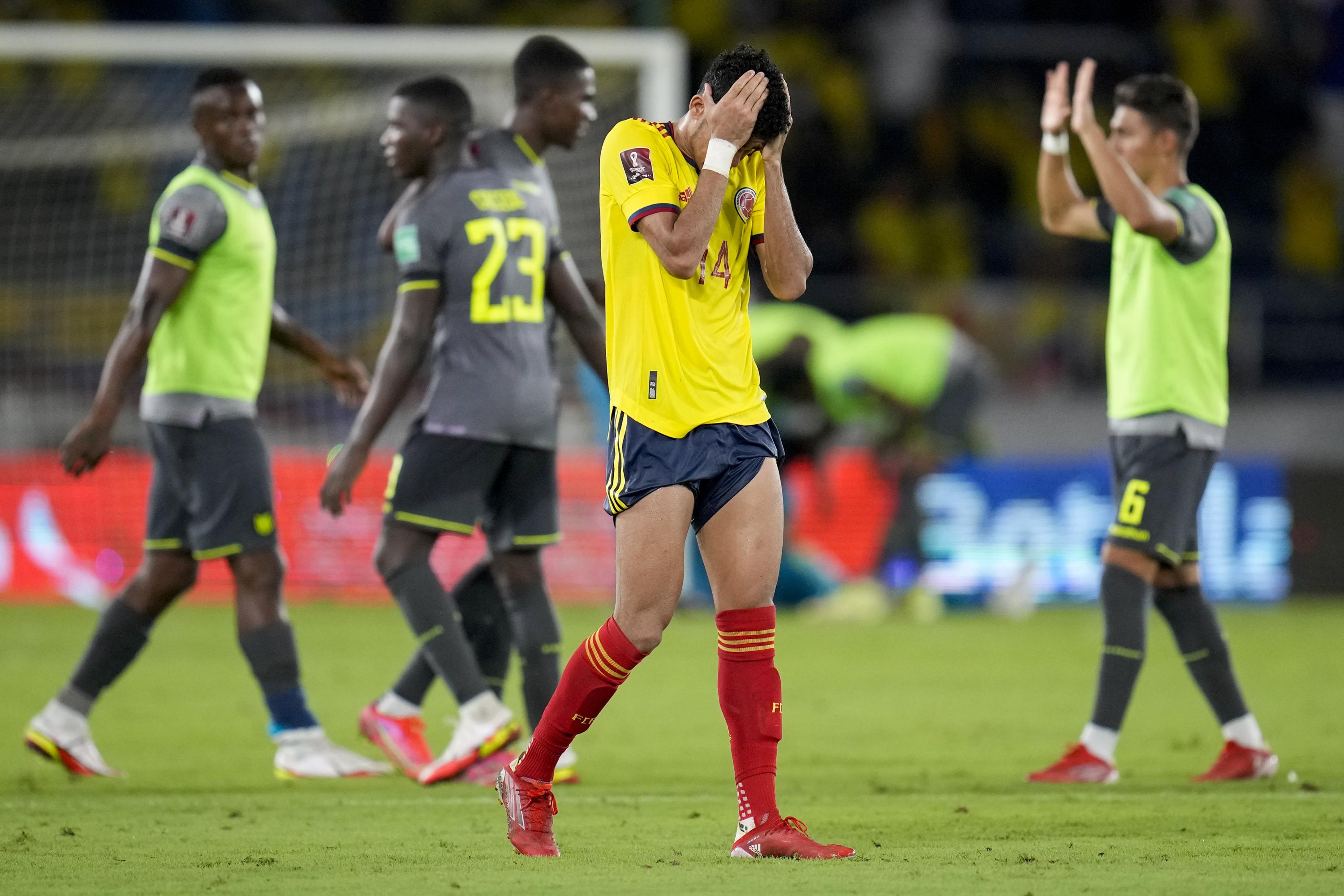 A puro VAR, Colombia y Ecuador empatan 0-0 | AP News