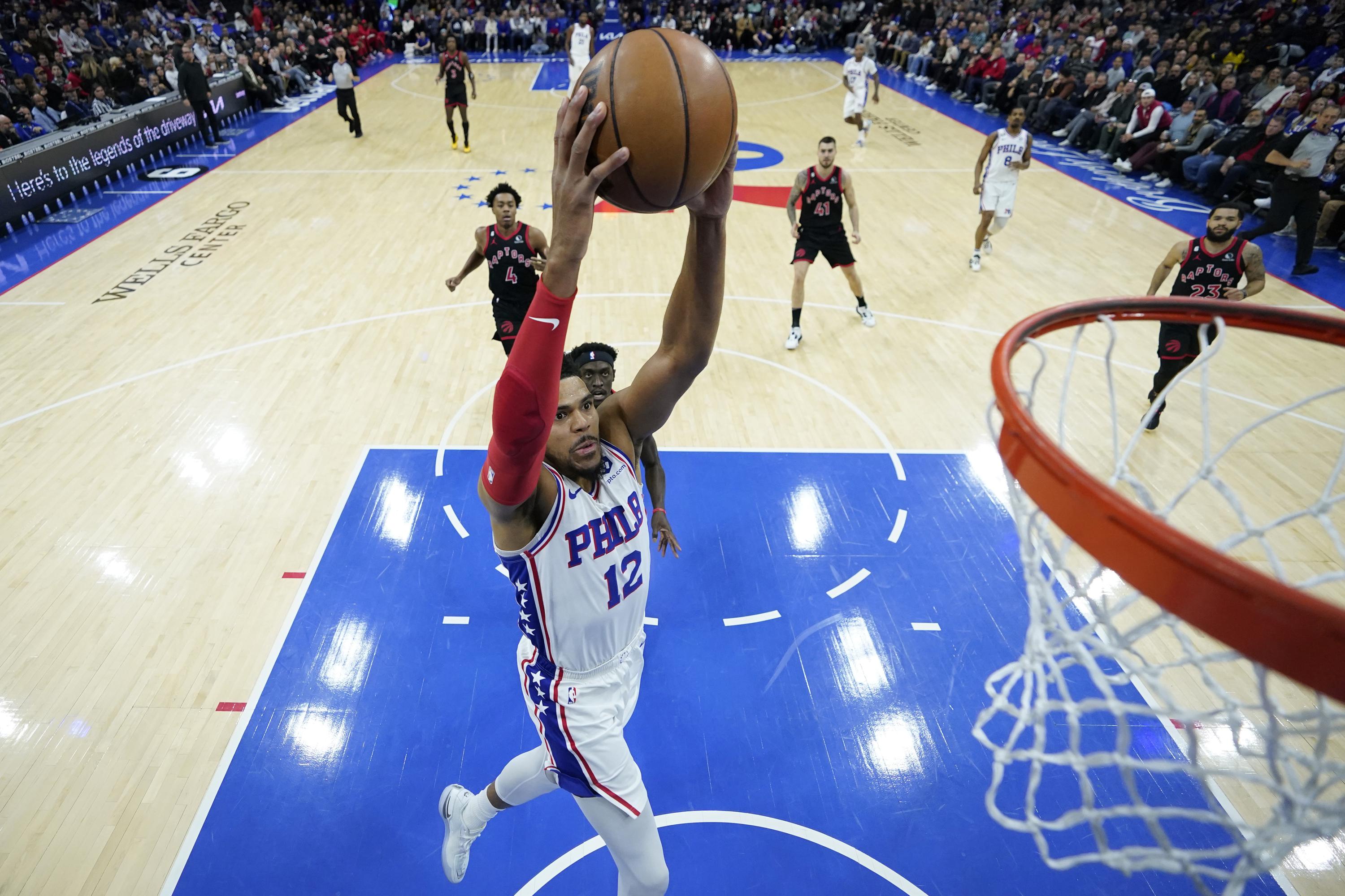 Harris carga con la victoria de 76ers en tiempo extra | AP News
