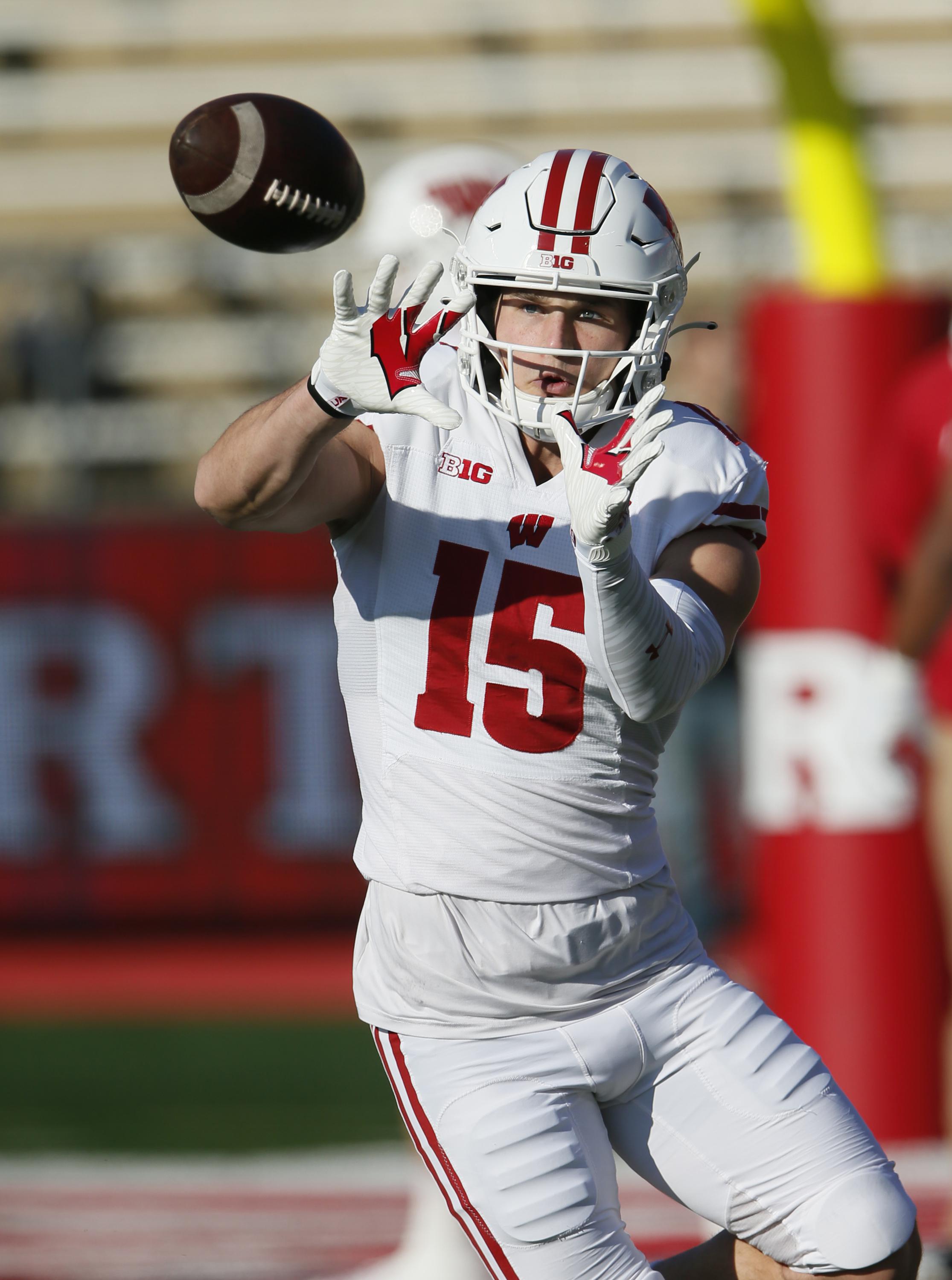 Wisconsin wins fifth straight, beats Rutgers, bowl eligible | AP News