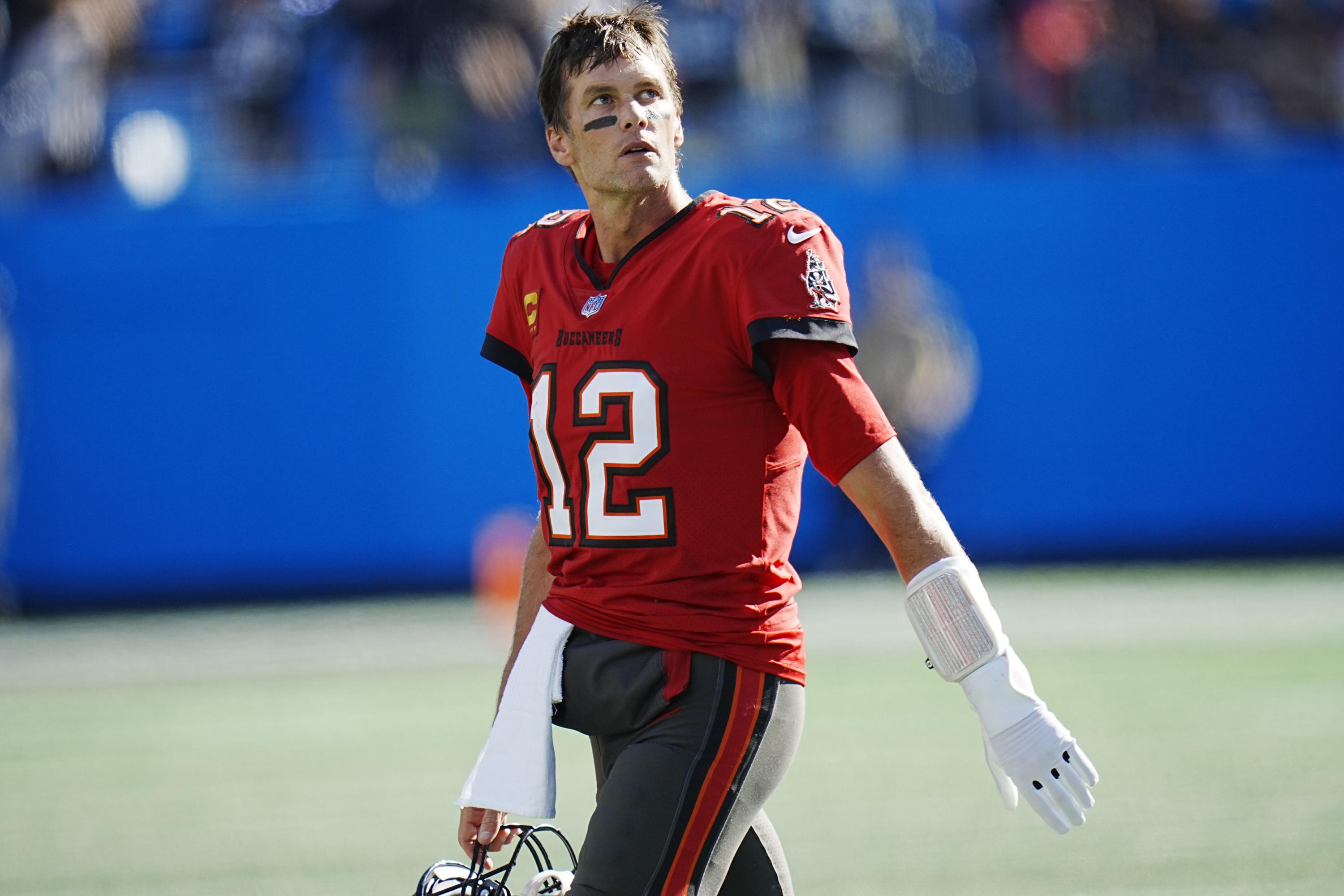 Tom Brady, Lamar Jackson meet for 2nd time in their careers | AP News