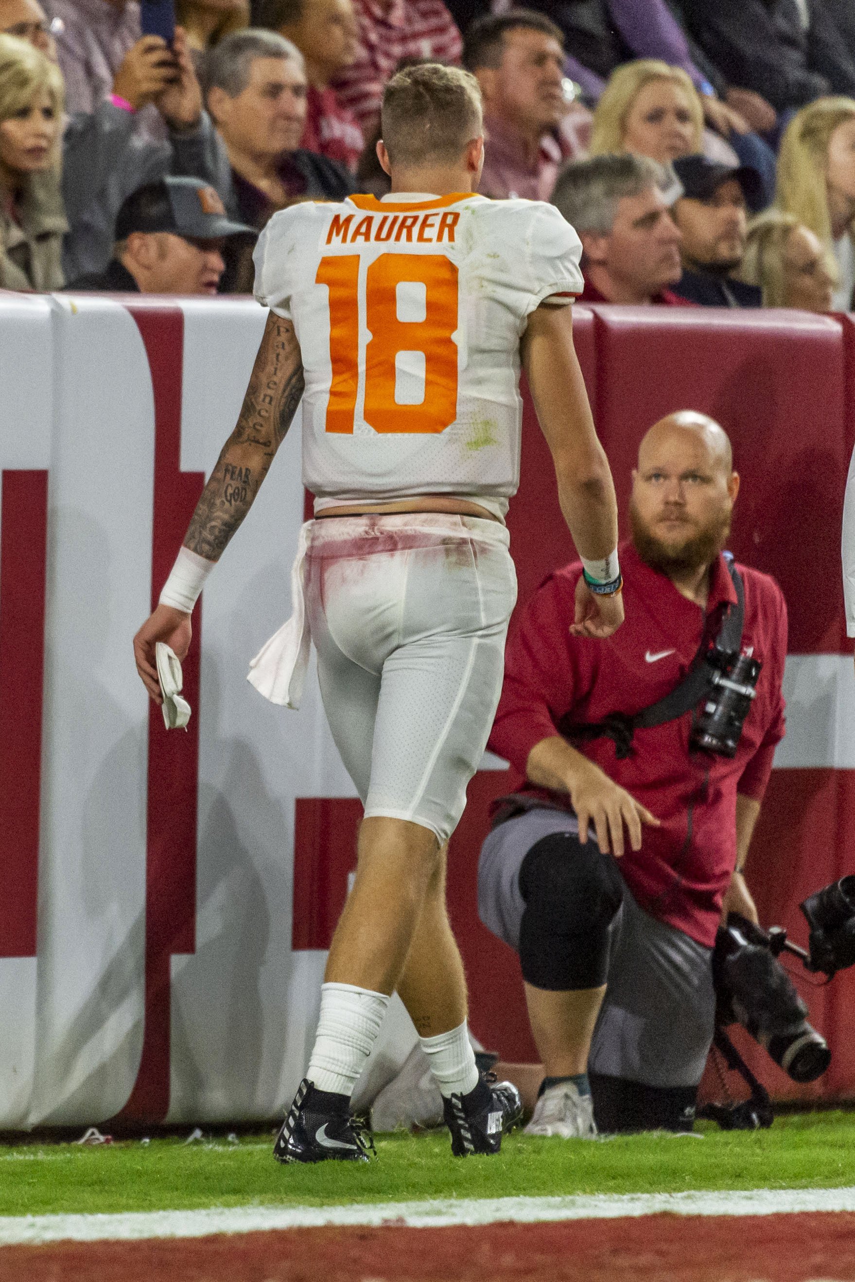 No. 1 Alabama survives Tua injury, beats Tennessee 35-13 | AP News