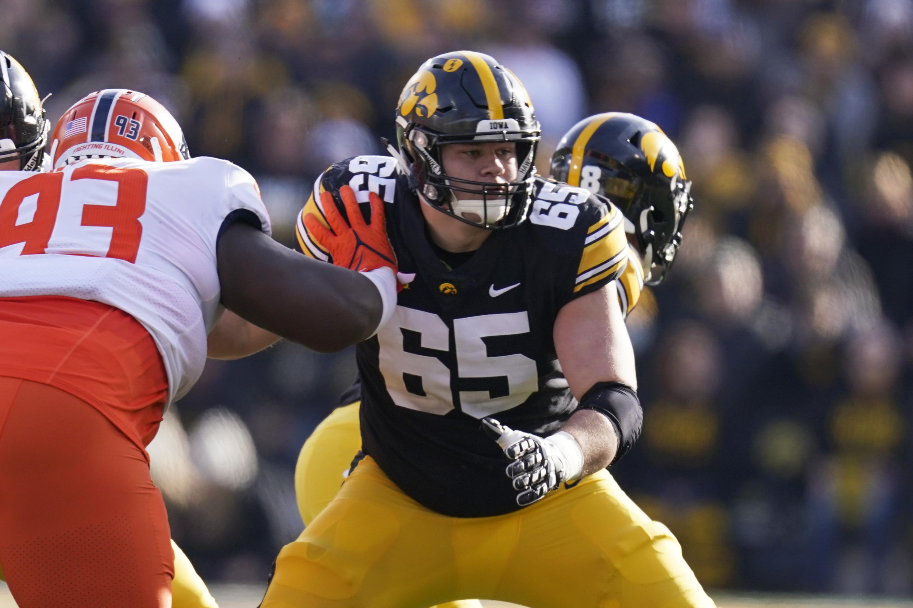 Iowa All-America C Tyler Linderbaum declares for NFL draft | AP News