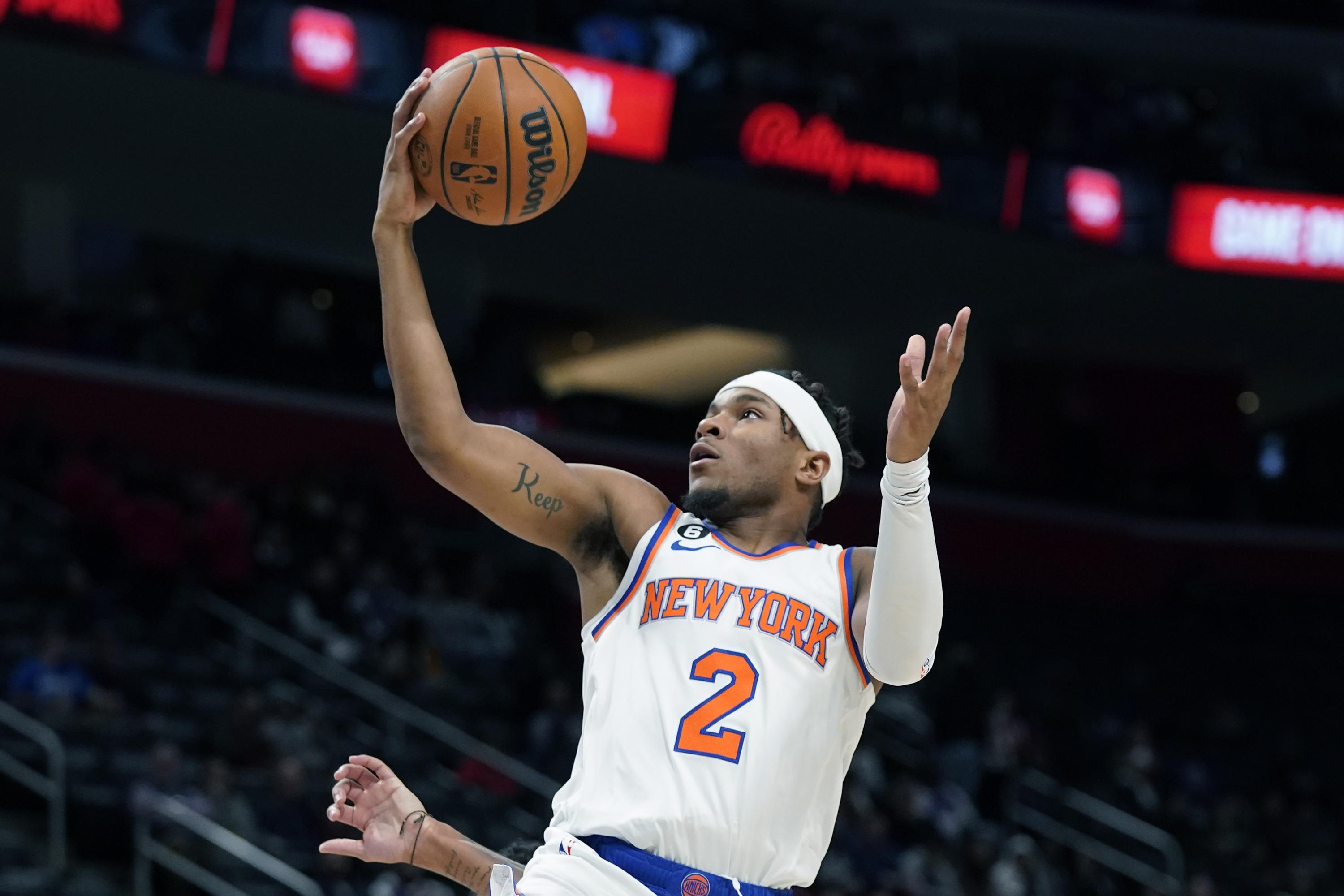 Con 36 puntos de Randle, Knicks aplastan a los Pistons | AP News