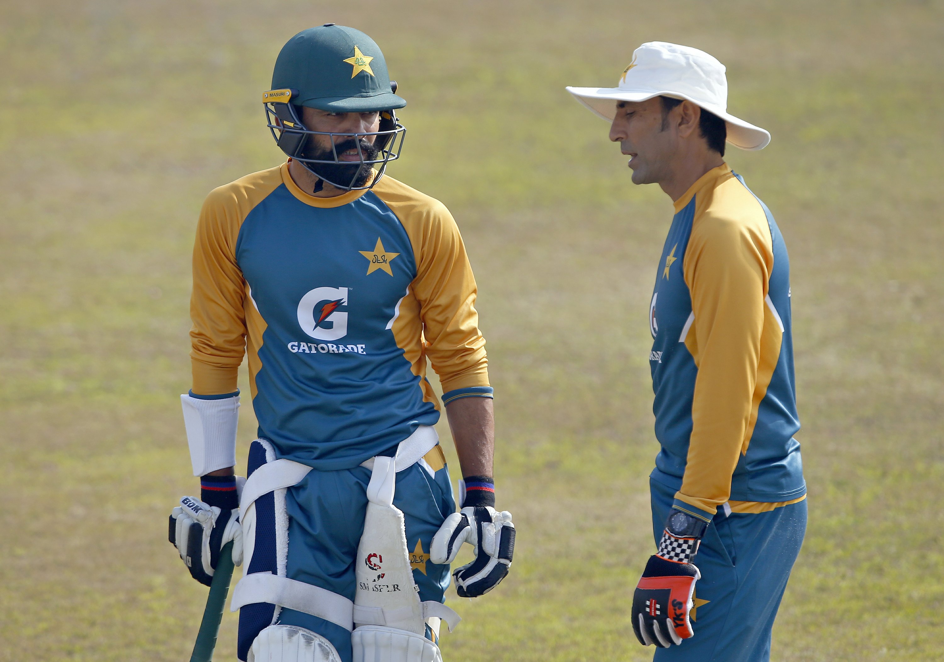 Pakistan coach warns against complacency in 2nd test vs SA | AP News