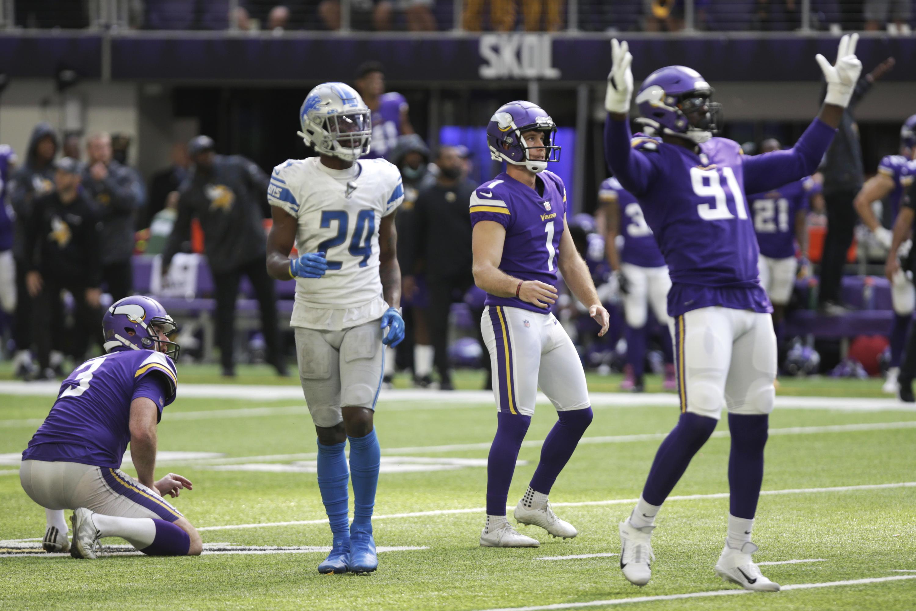 Broncos obtienen a defensive end Weatherly, de Vikings | AP News