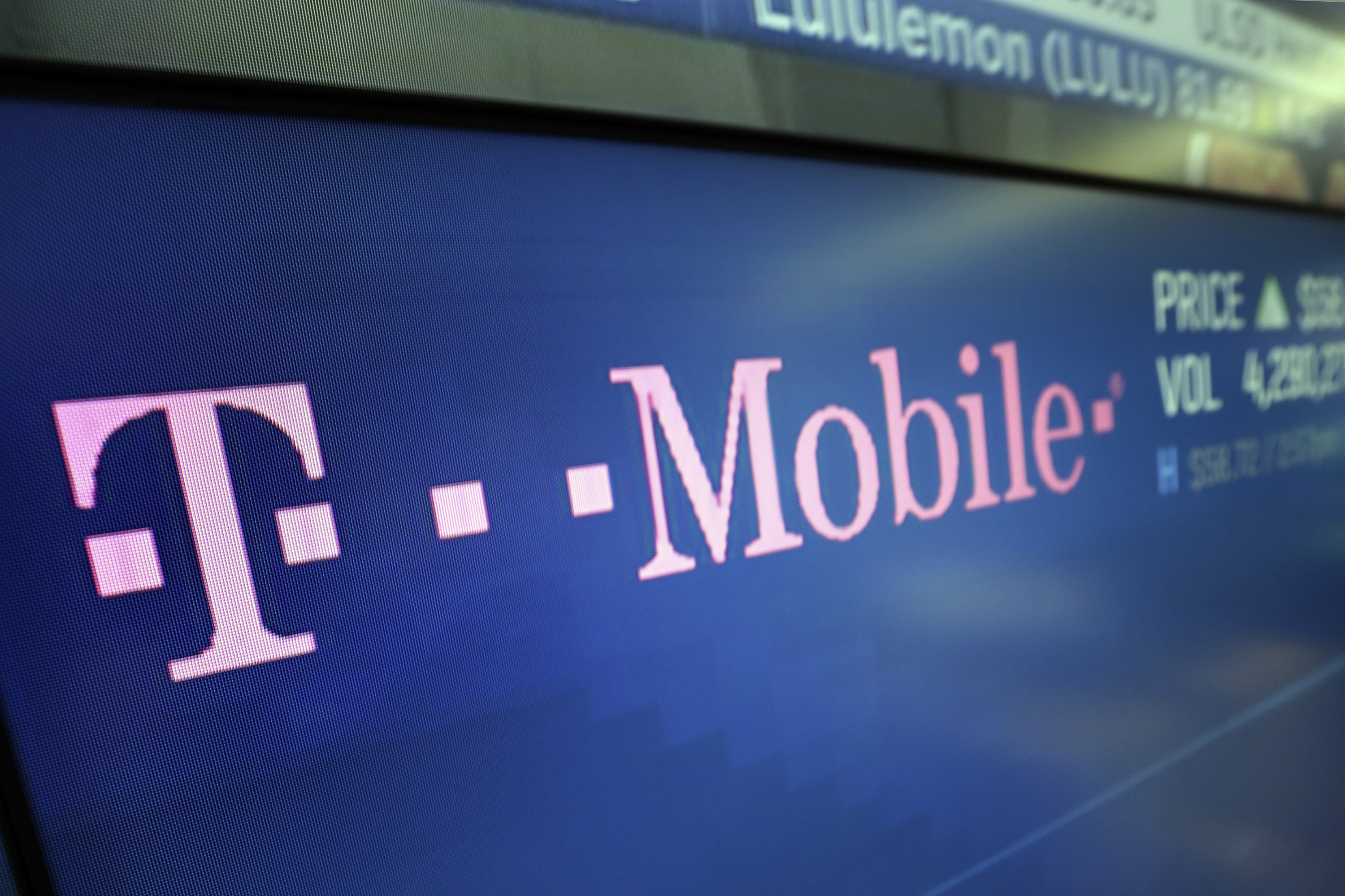 FCC calls hours-long T-Mobile service outage 'unacceptable' | AP News