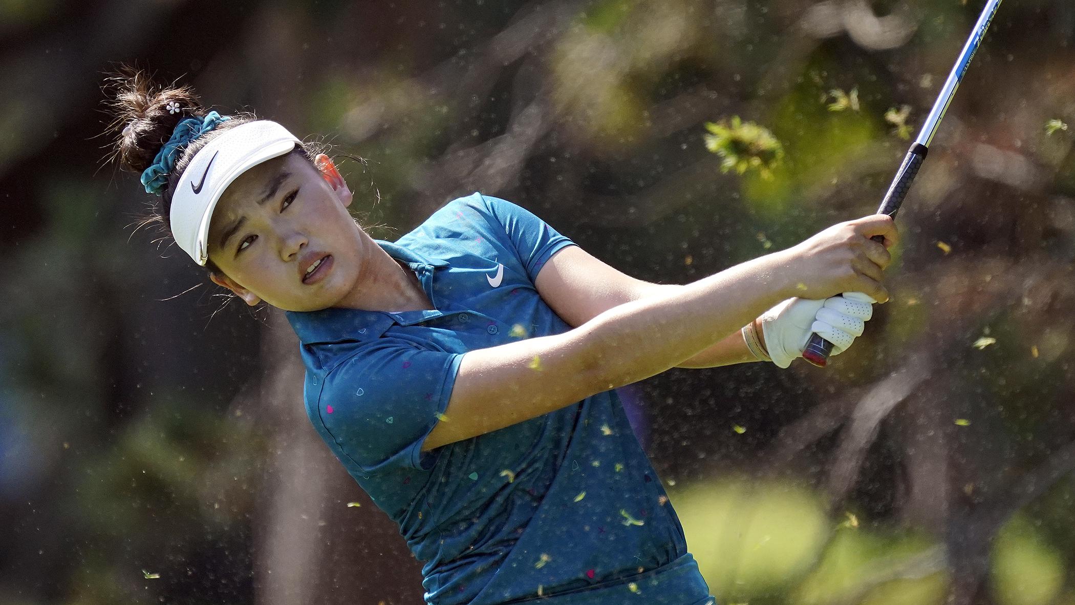Lucy Li starts slow and finishes strong to lead LPGA Tour | AP News