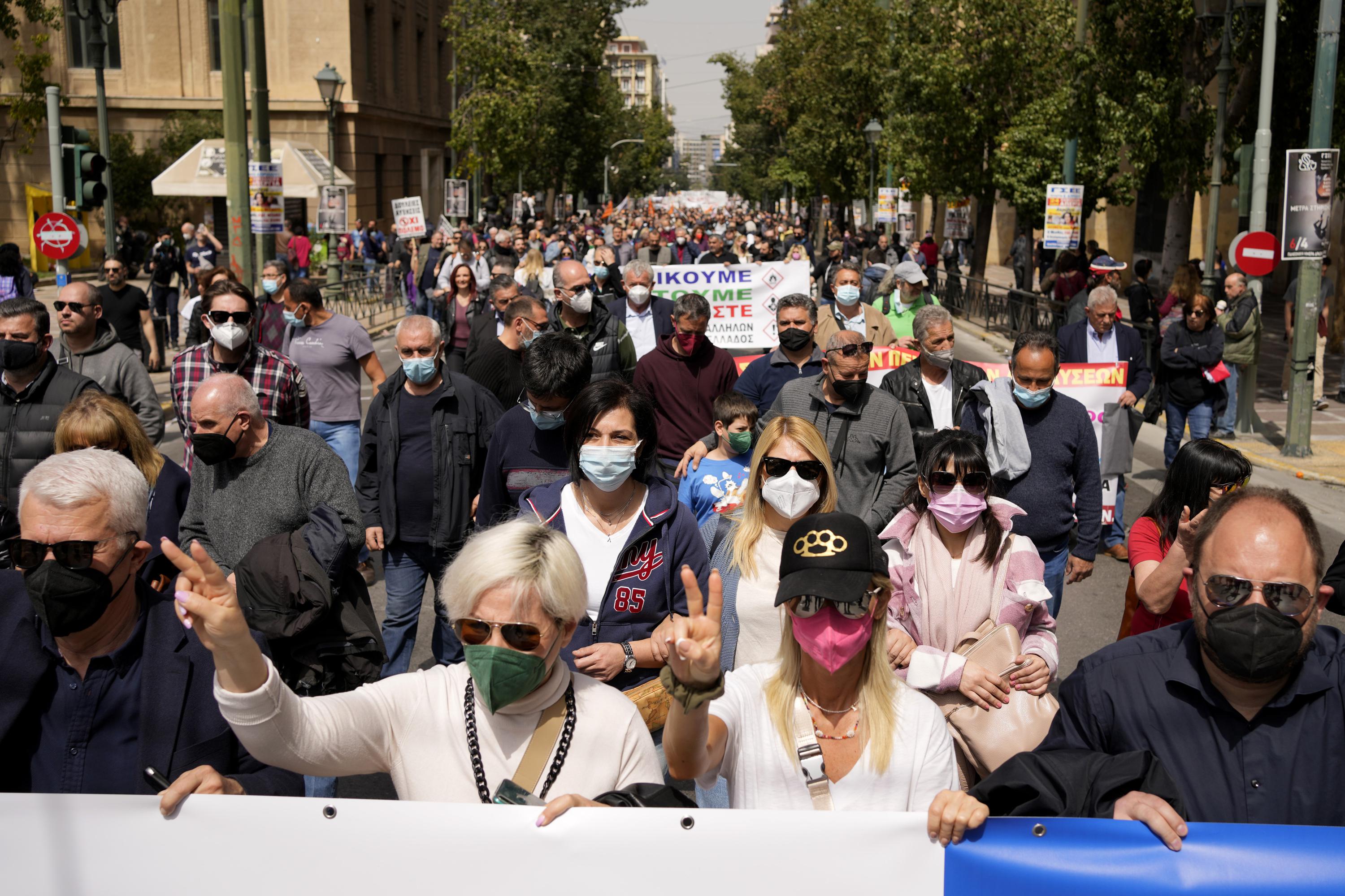 Greece: General strike shuts down services across country | AP News