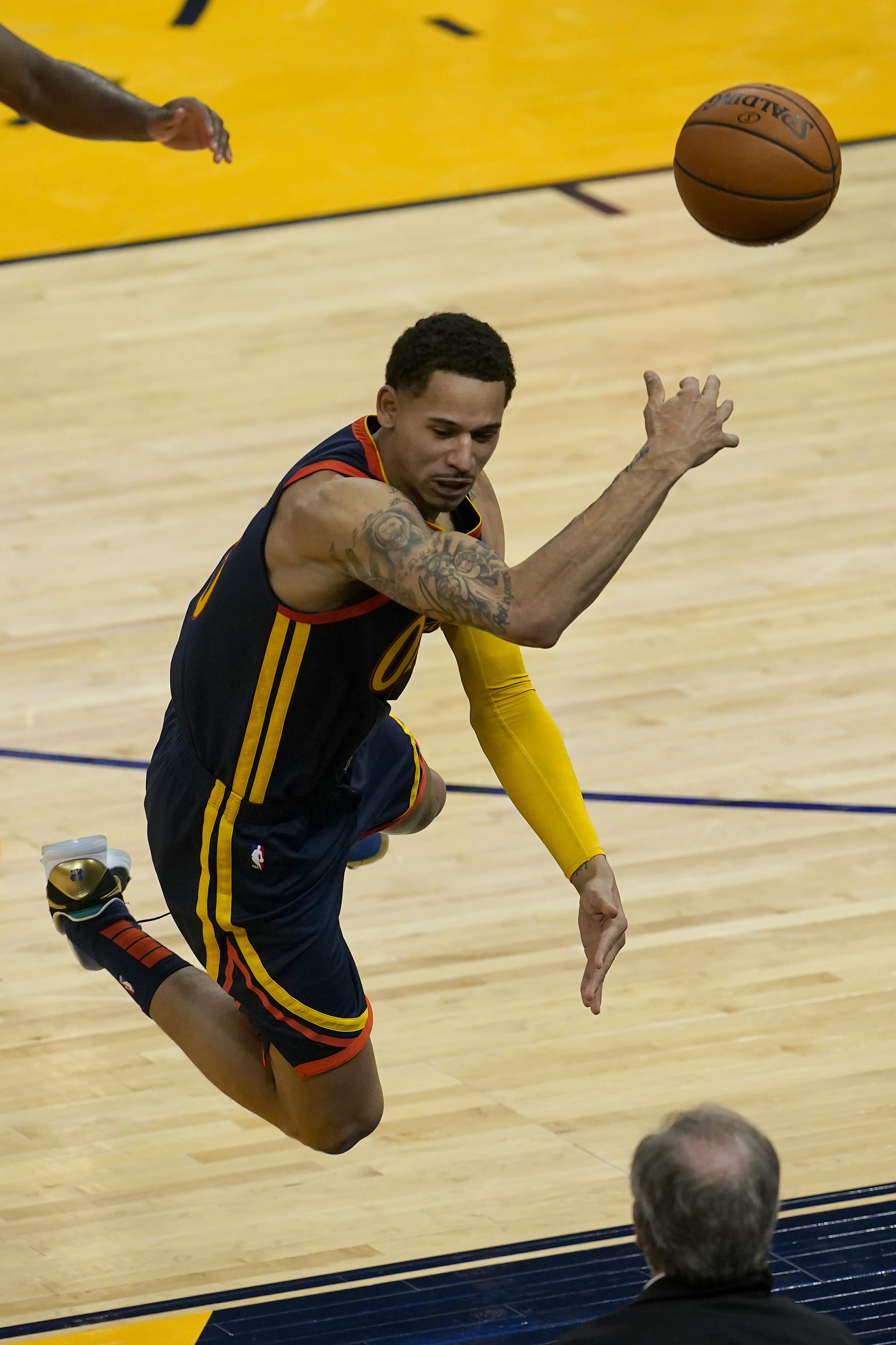 Curry anota 34 y guía a Warriors en triunfo sobre Thunder | AP News