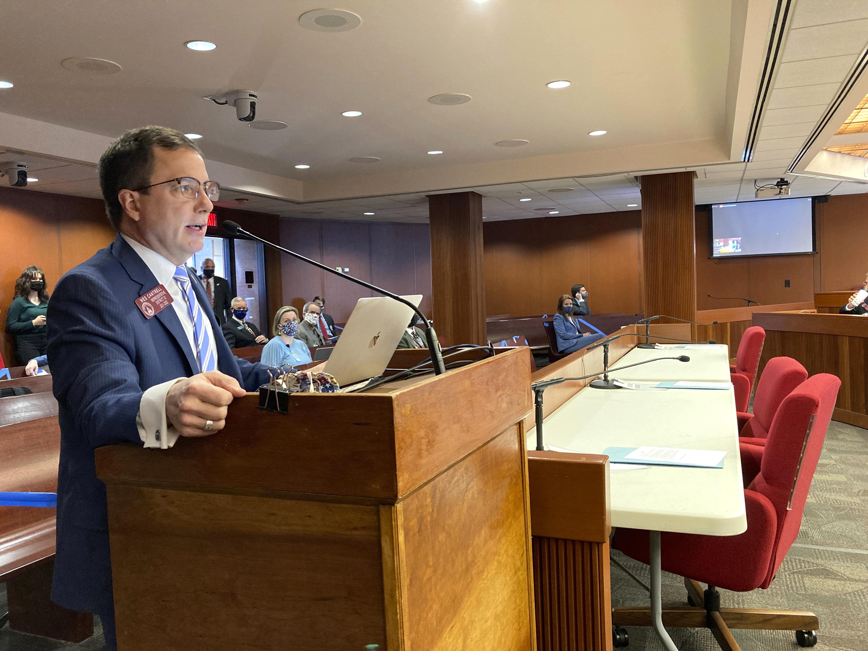 Georgia House panel advances broad school voucher plan | AP News