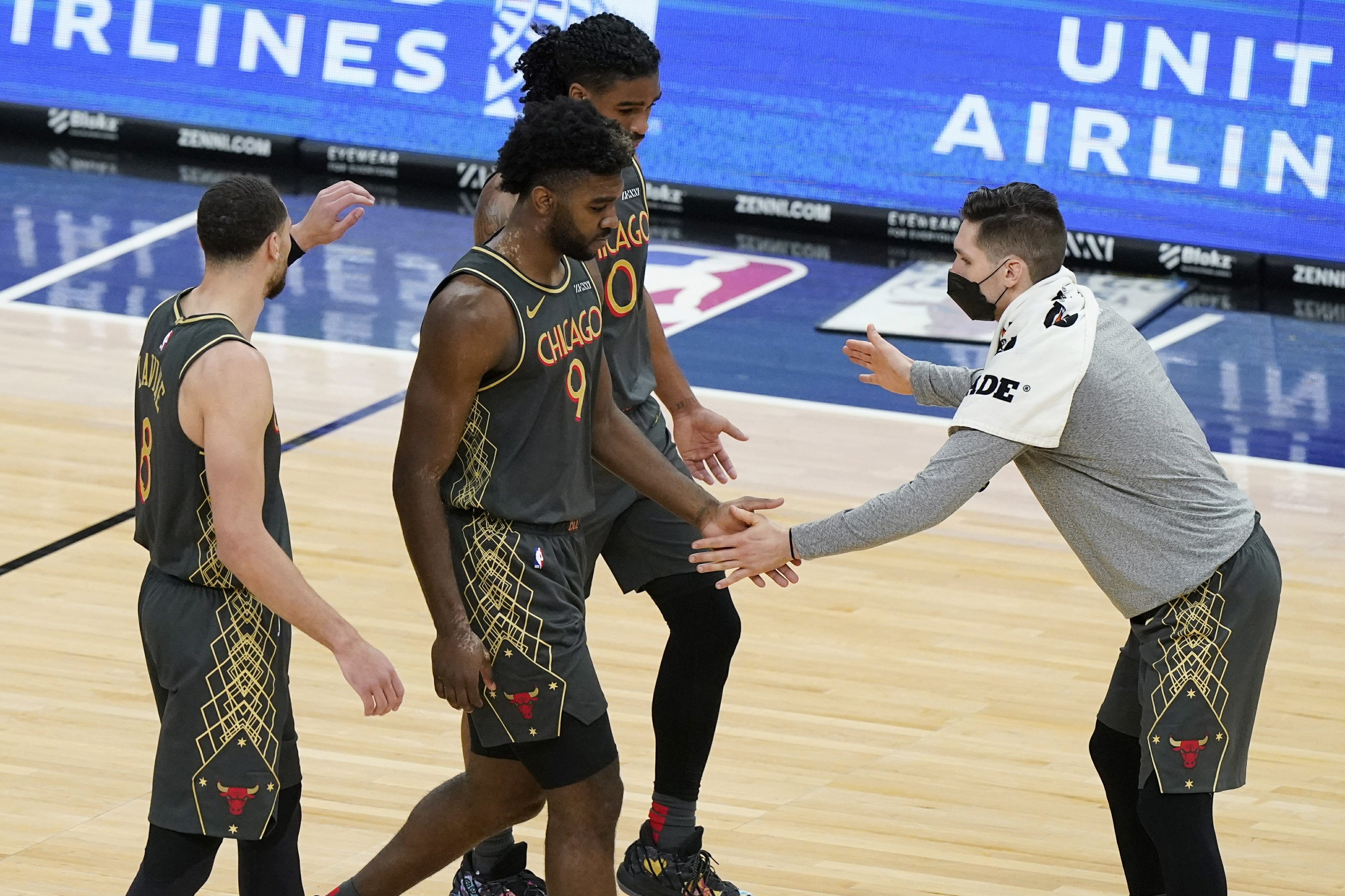 Williams scores 23, Bulls beat Raptors 118-95