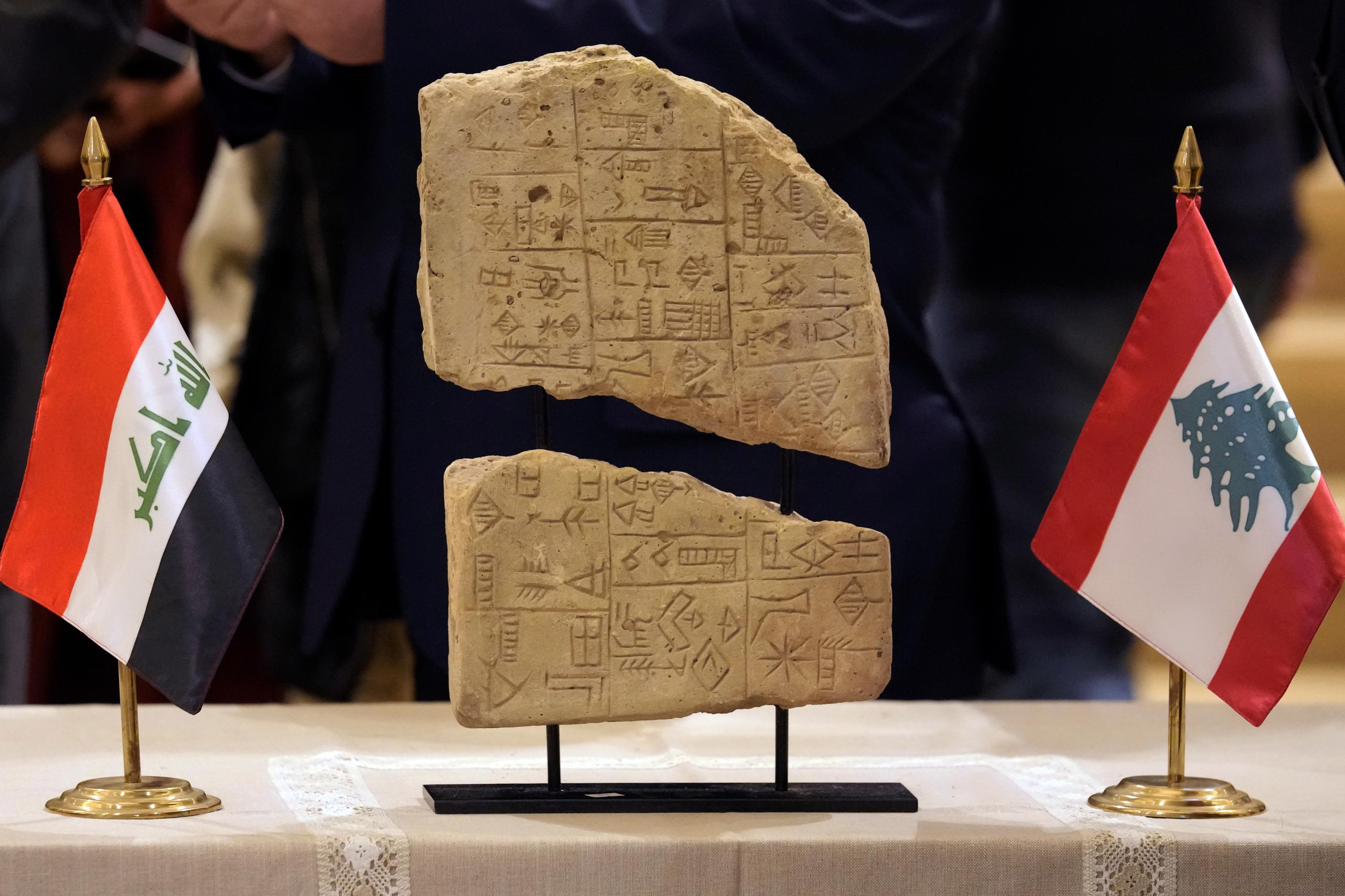 Lebanon returns 337 artifacts of different eras to Iraq | AP News