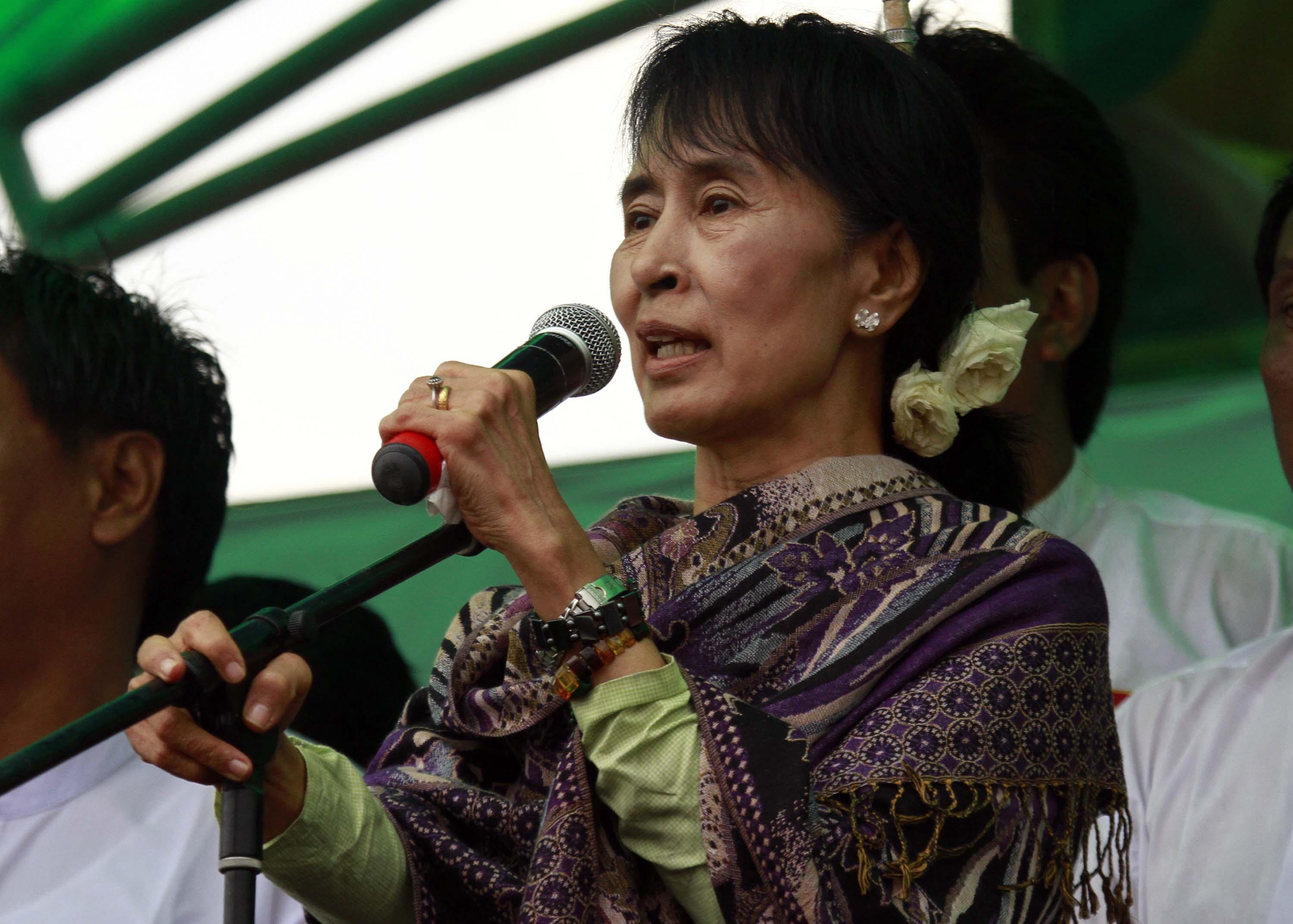 Myanmar's Suu Kyi feels ill at campaign rally | AP News