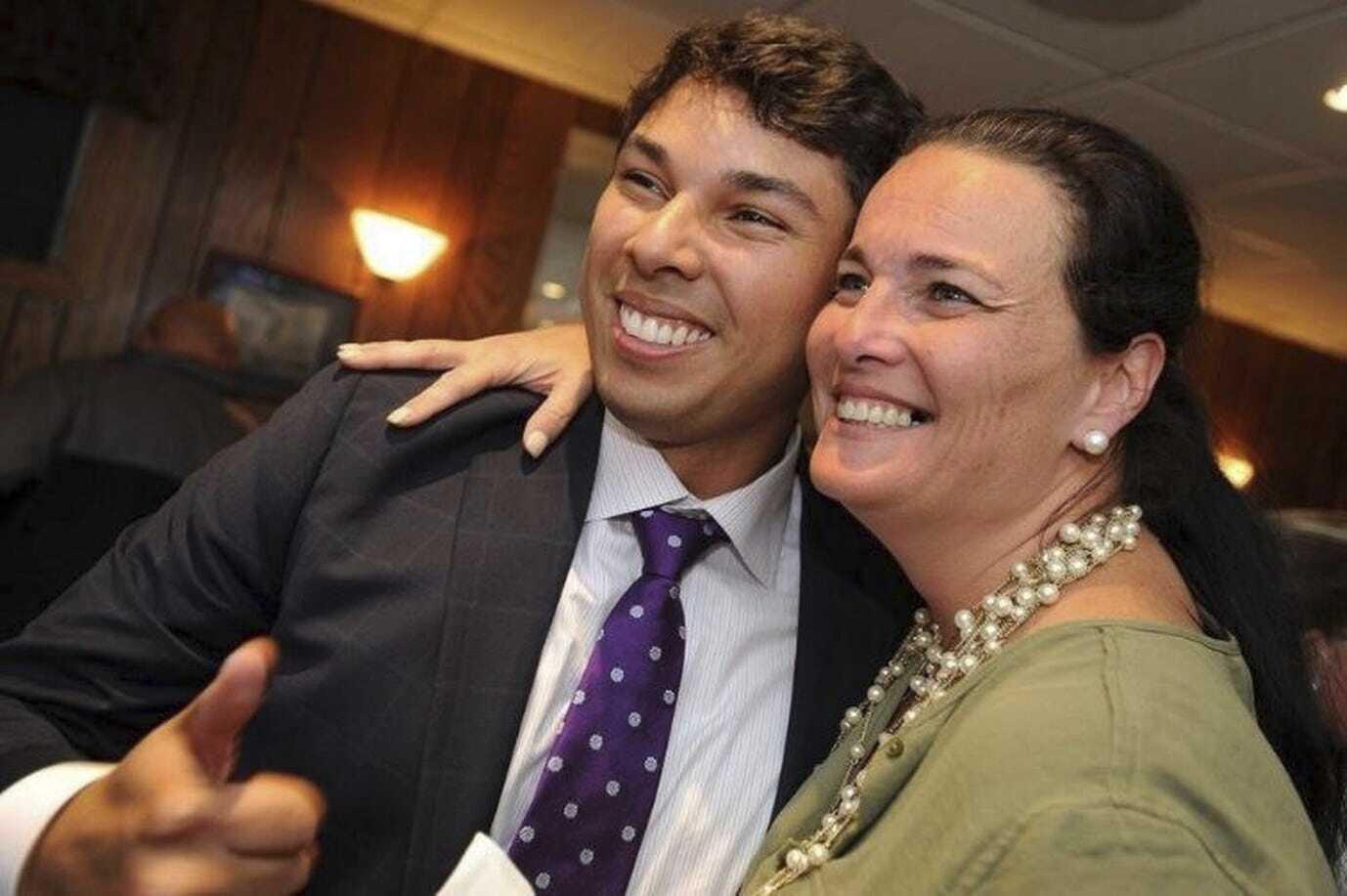 Convicted mayor's aide avoids prison but gets hefty fine | AP News