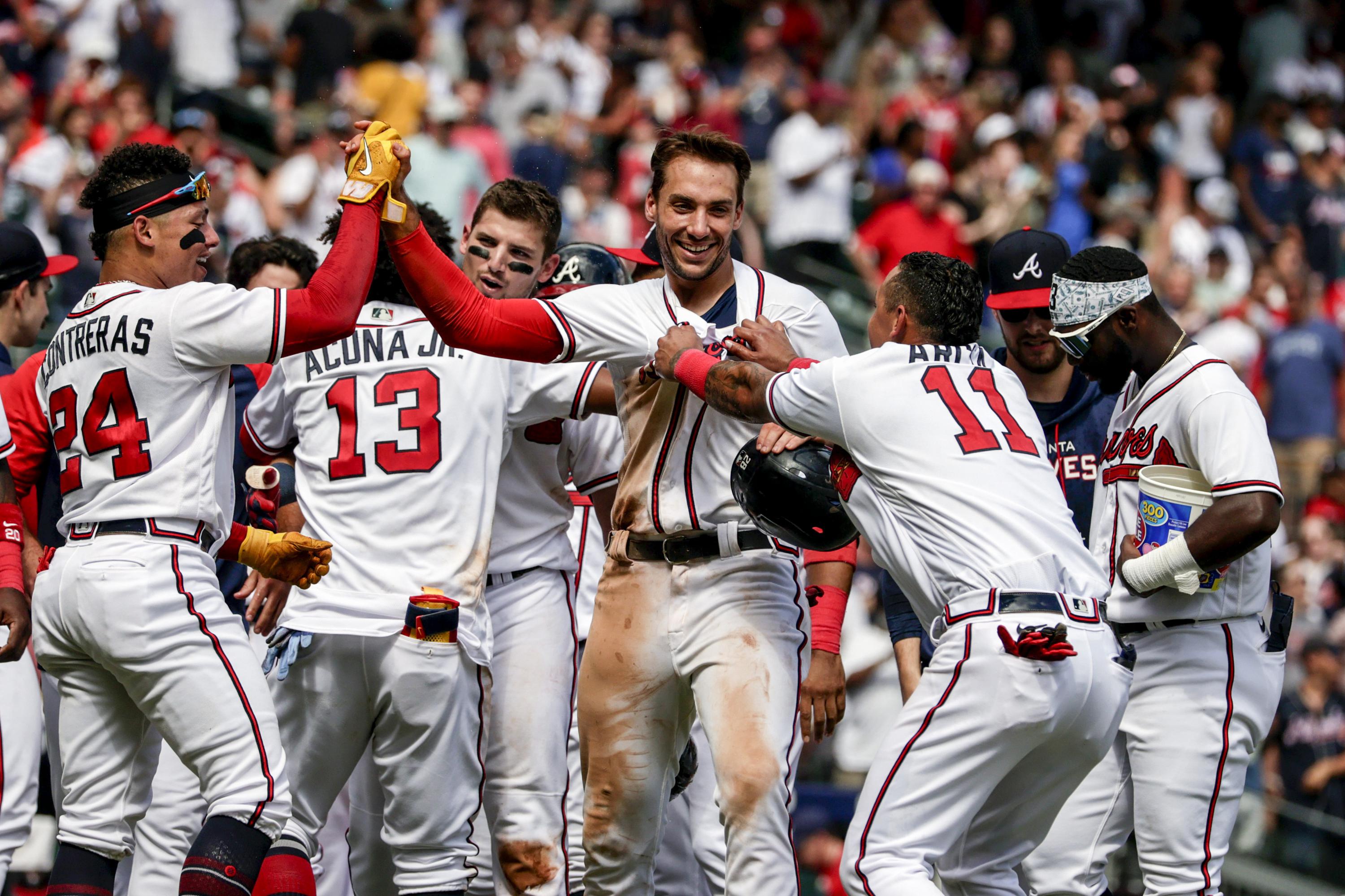 Doble de Riley en la 9na da triunfo a Bravos ante Arizona | AP News