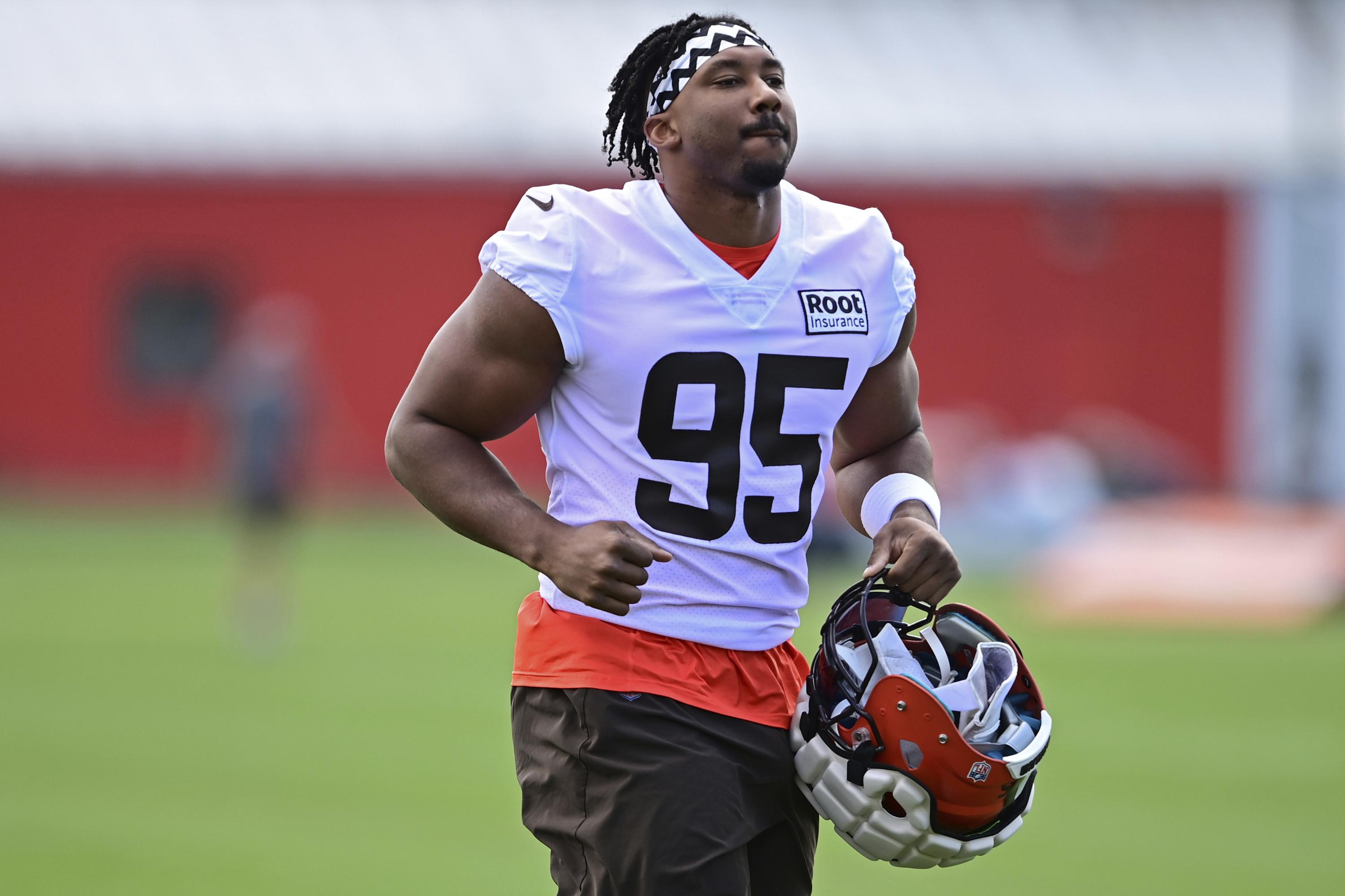 Browns: Garrett recibe alta tras accidente vehicular | AP News