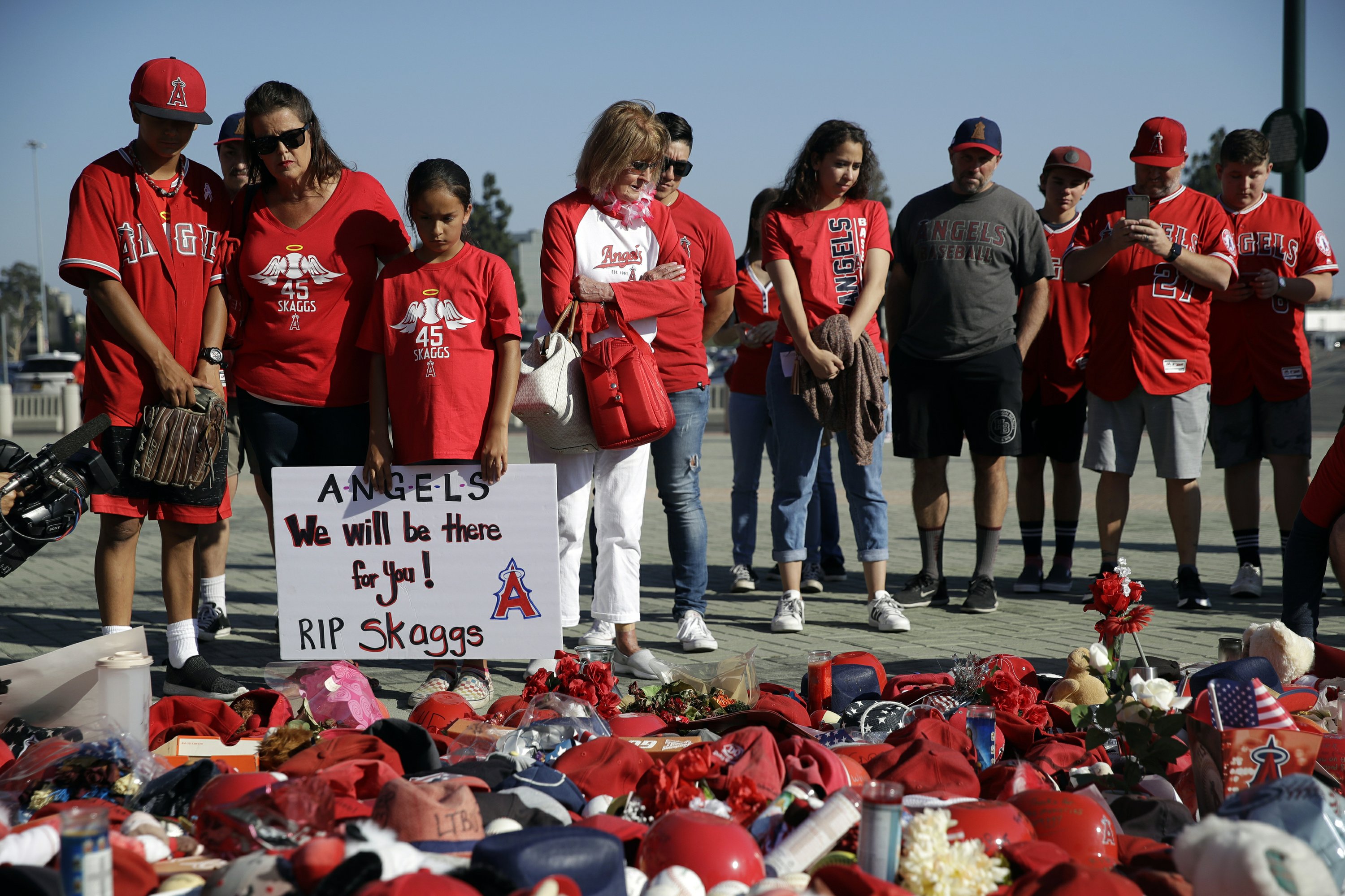 Angels honor Skaggs with emotional no-hit masterpiece | AP News