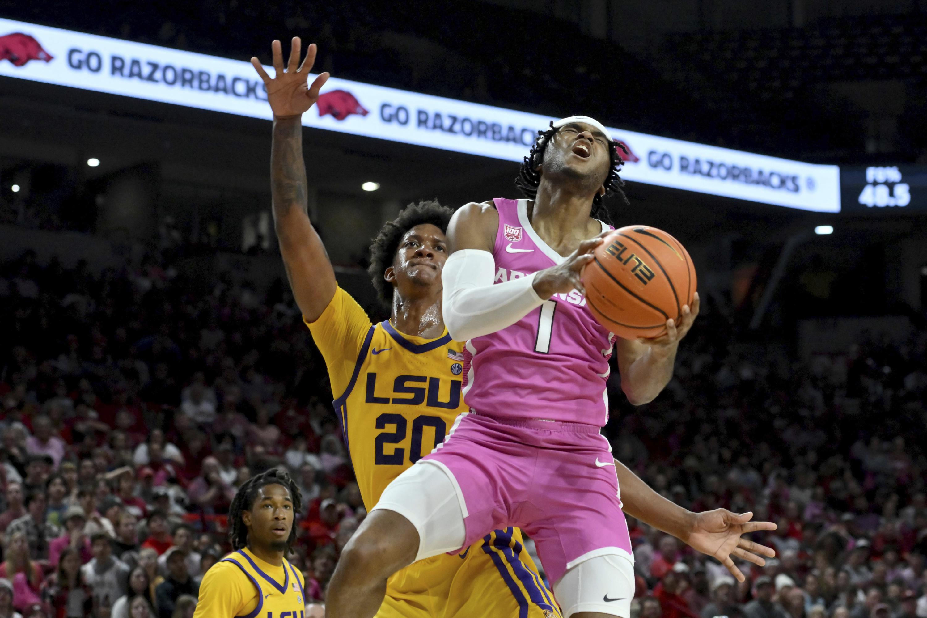 Arkansas rides hot 1st half, routs cold-shooting LSU 60-40 | AP News