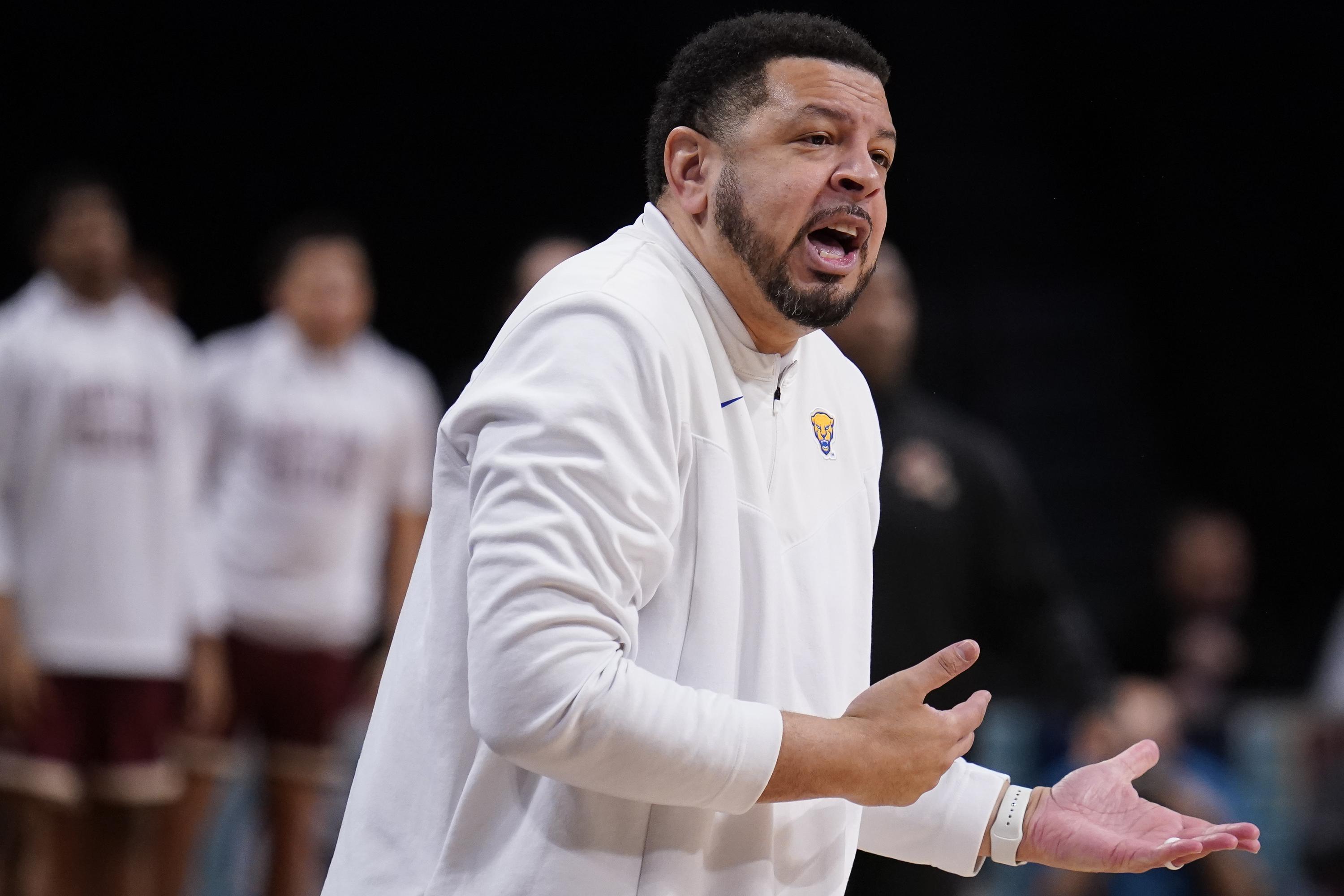 Pitt sticking with Jeff Capel despite on-court struggles | AP News