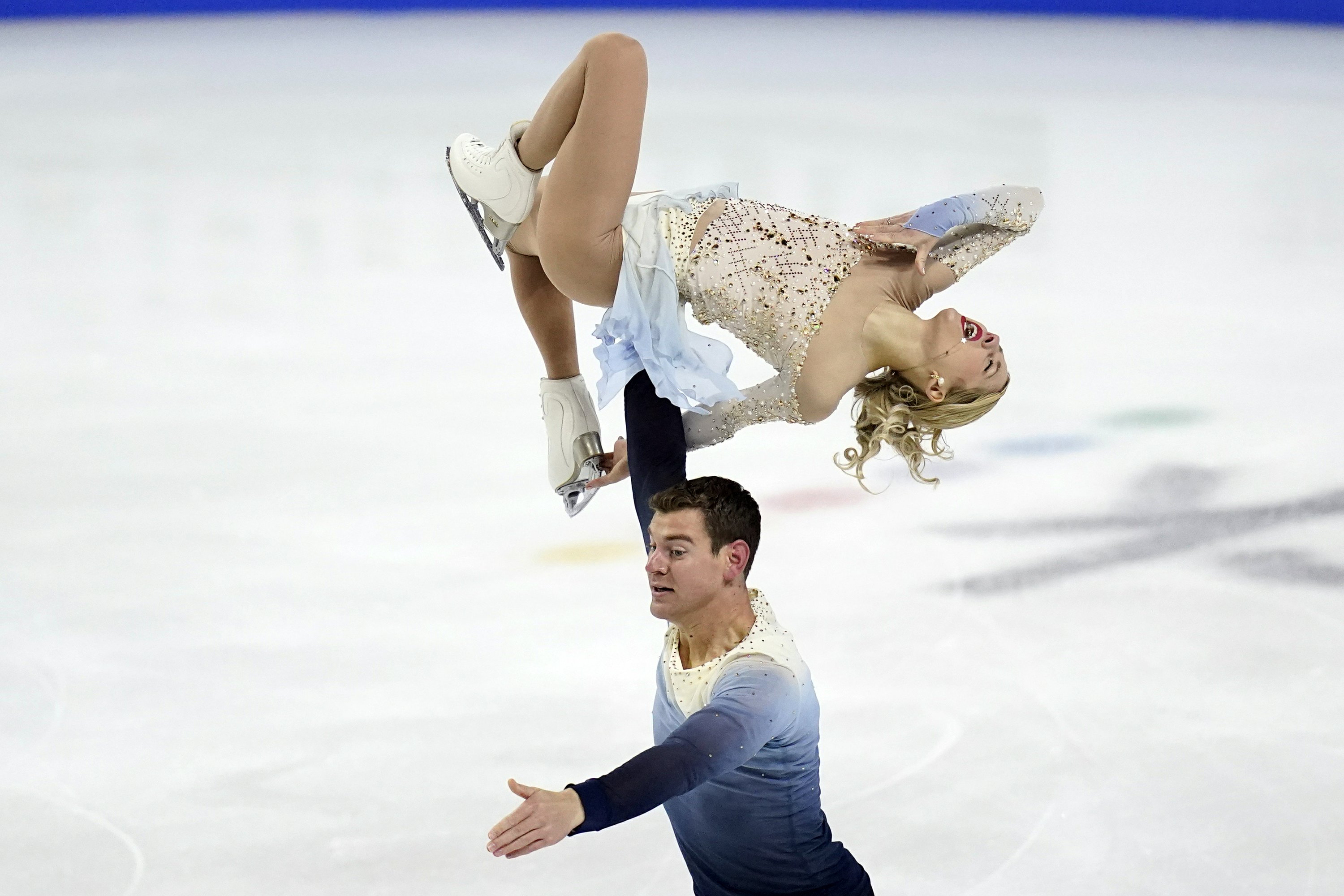 Four-time champ Chen wins short program with ease