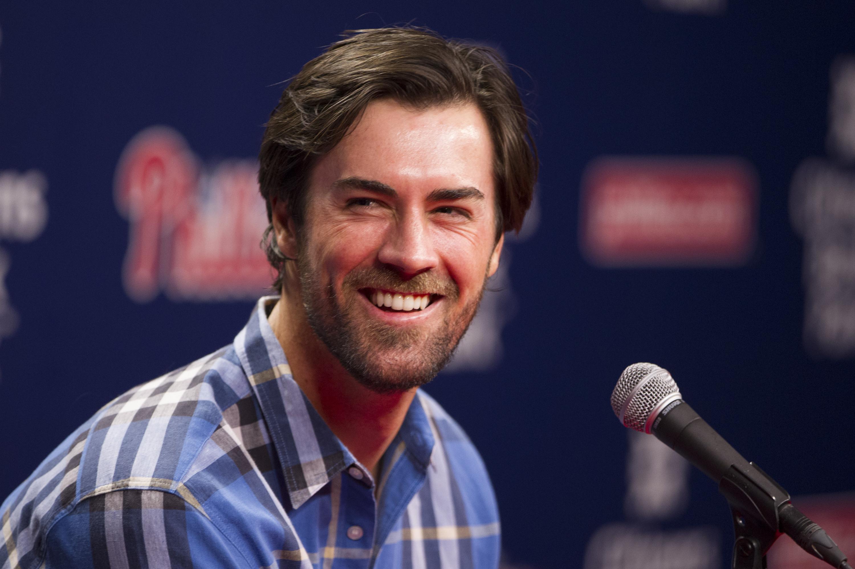 Former Phillies ace Hamels feels healthy, eyes 2023 comeback | AP News