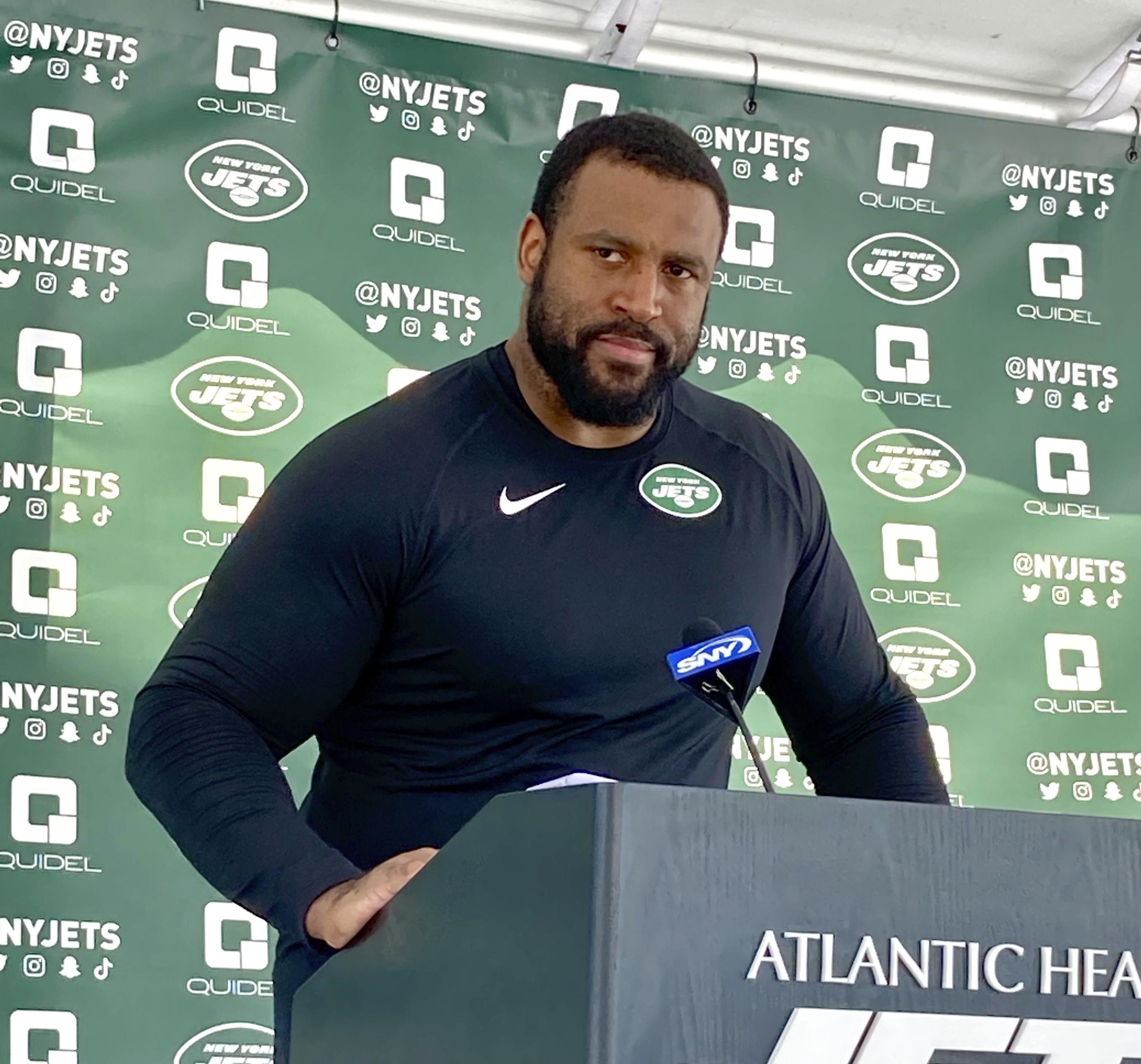 Jets LT Duane Brown placed on IR, out until at least Week 5 | AP News