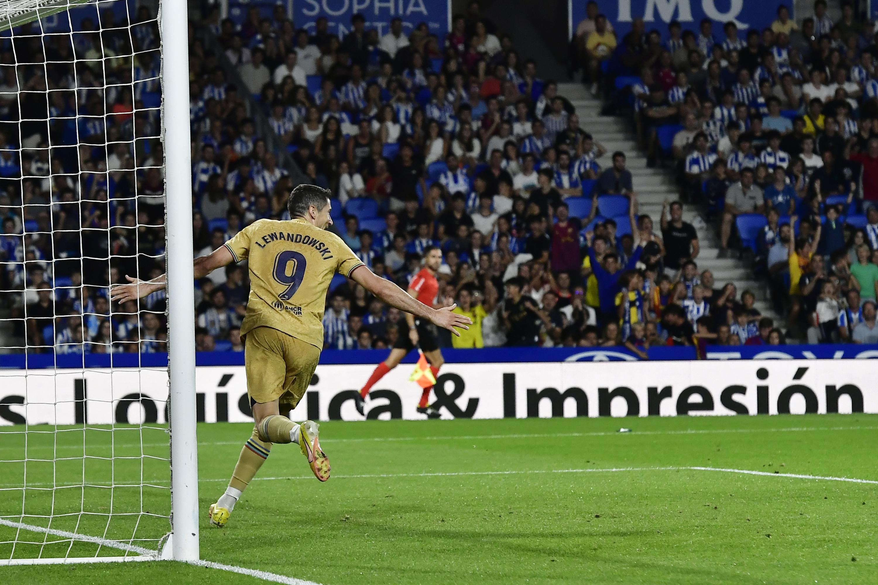 Lewandowski's birthday double leads Barça to 1st league win | AP News