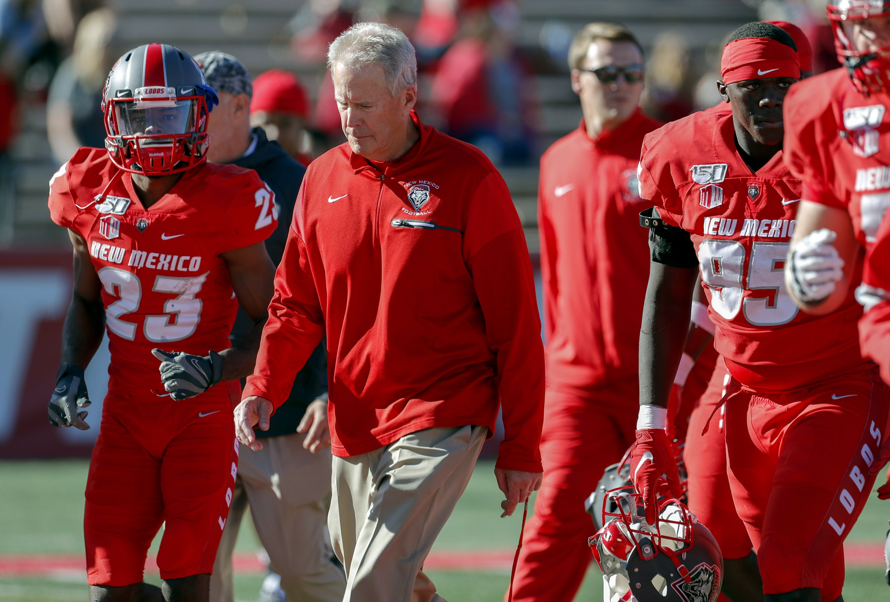 Bob Davie to step aside as coach at New Mexico | AP News