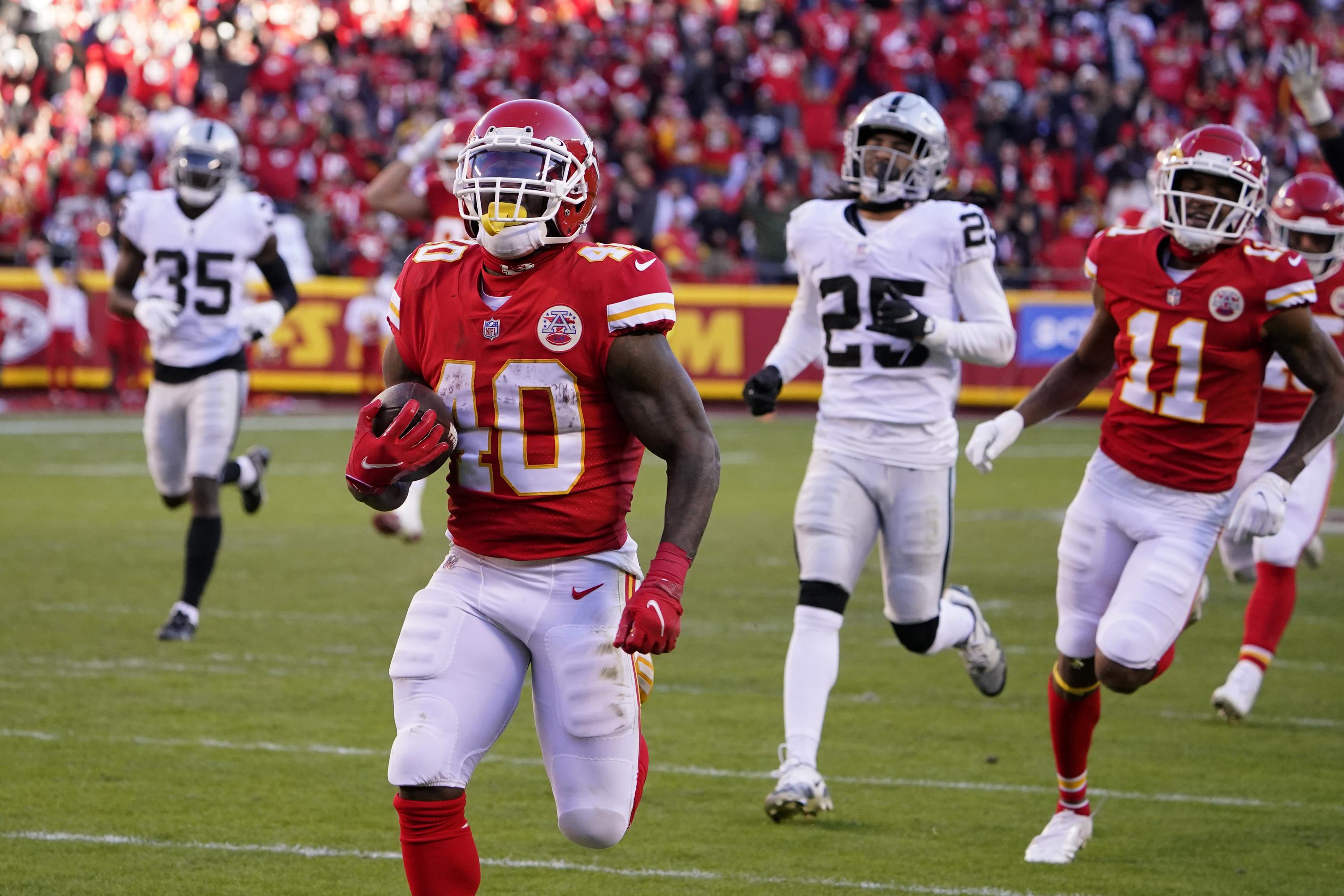 Offense, defense come together as Chiefs roll toward LA | AP News