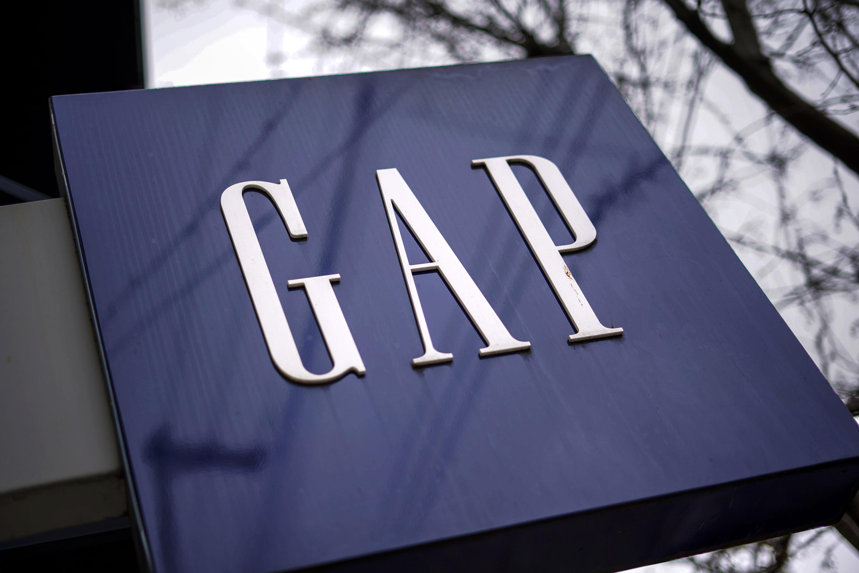 Gap slashes 500 corporate jobs in cost-cutting move | AP News