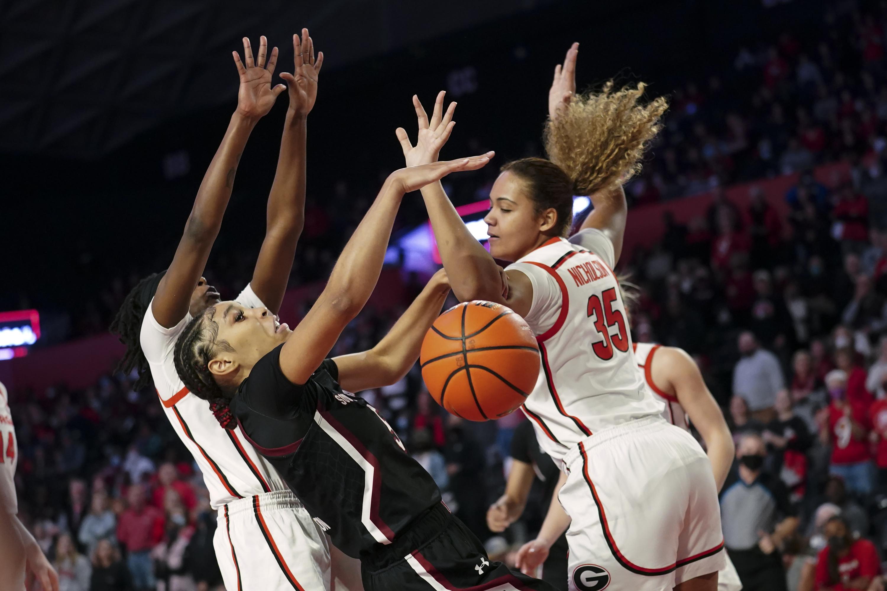 Boston leads No. 1 South Carolina past No. 17 Georgia 72-54 | AP News