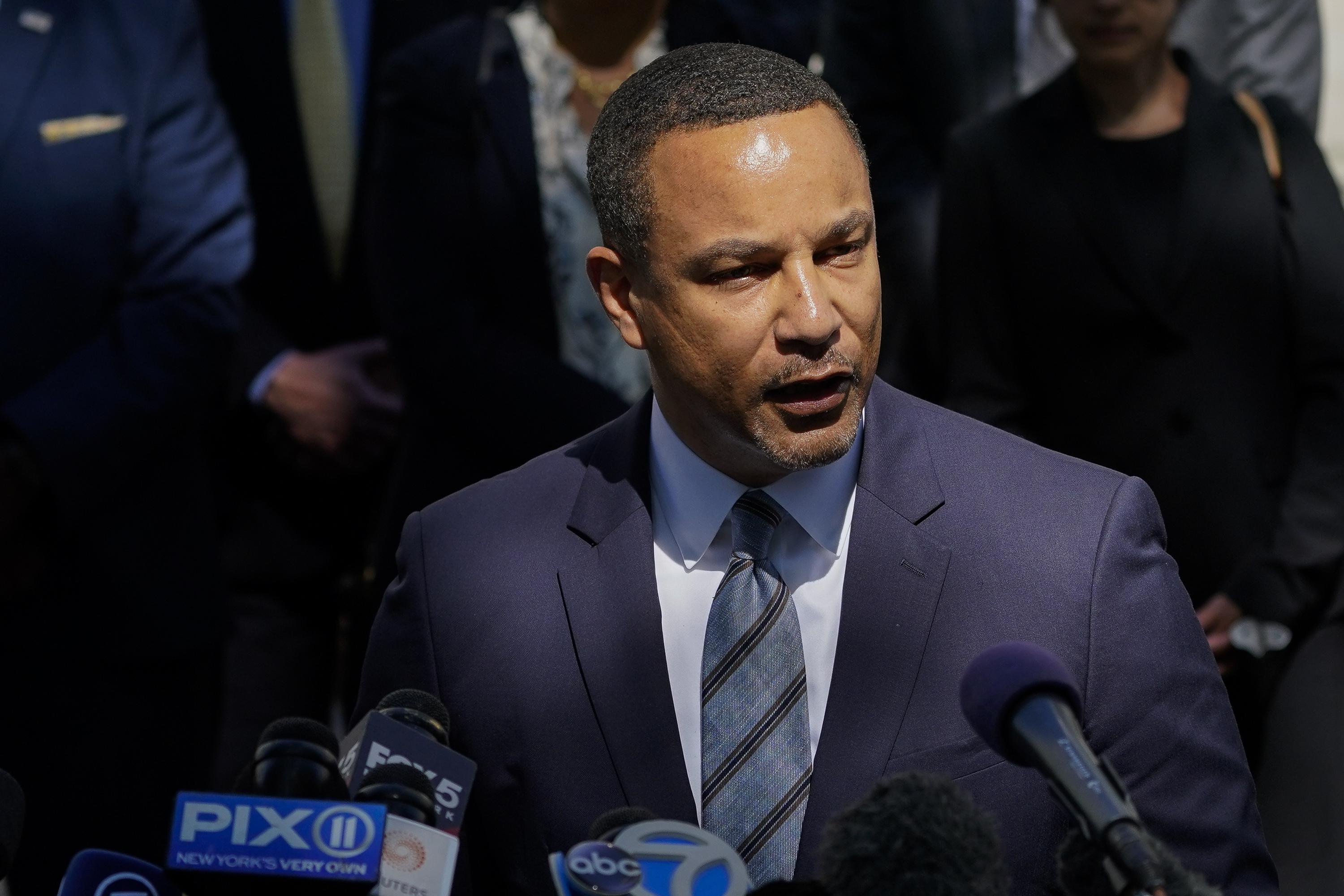 Justice Department To Investigate Nypd Sex Crimes Unit Ap News