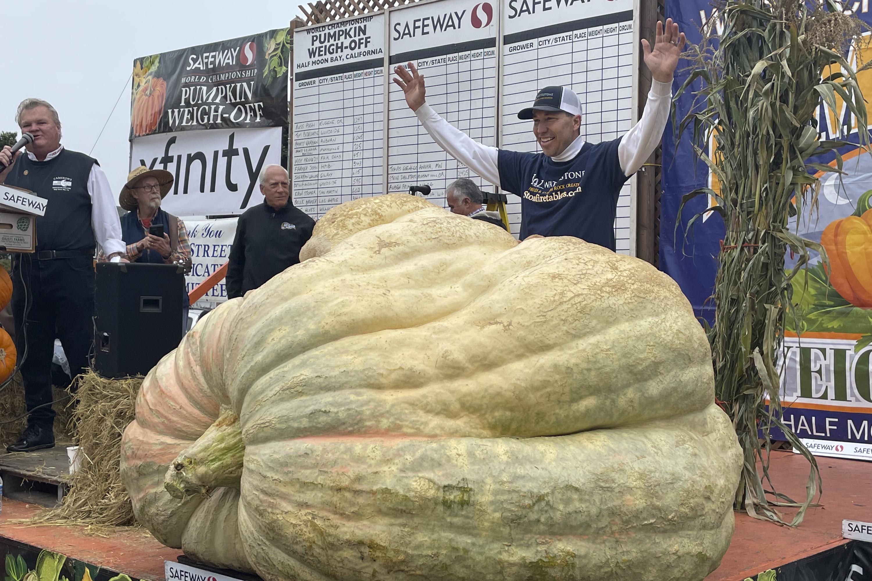 2,560-pound pumpkin wins California contest; sets record | AP News