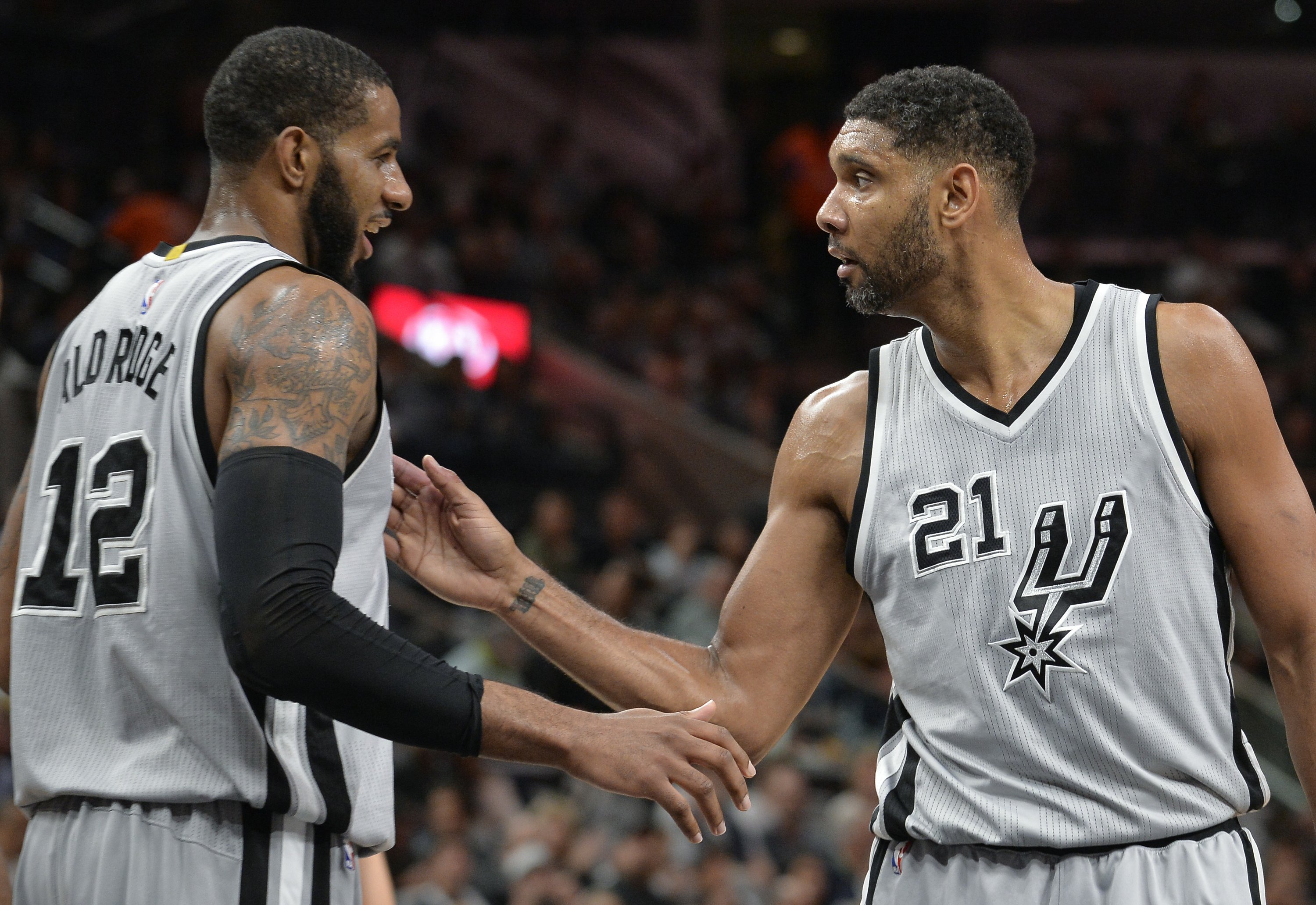 Spurs logran 37mo triunfo seguido en casa; empatan récord | AP News