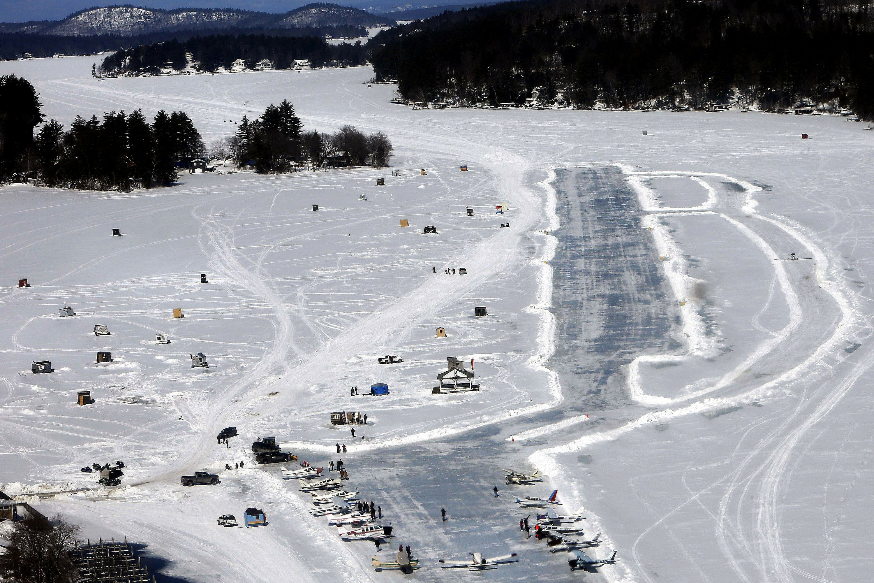 Mild weather closes only approved ice runway in Lower 48 | AP News