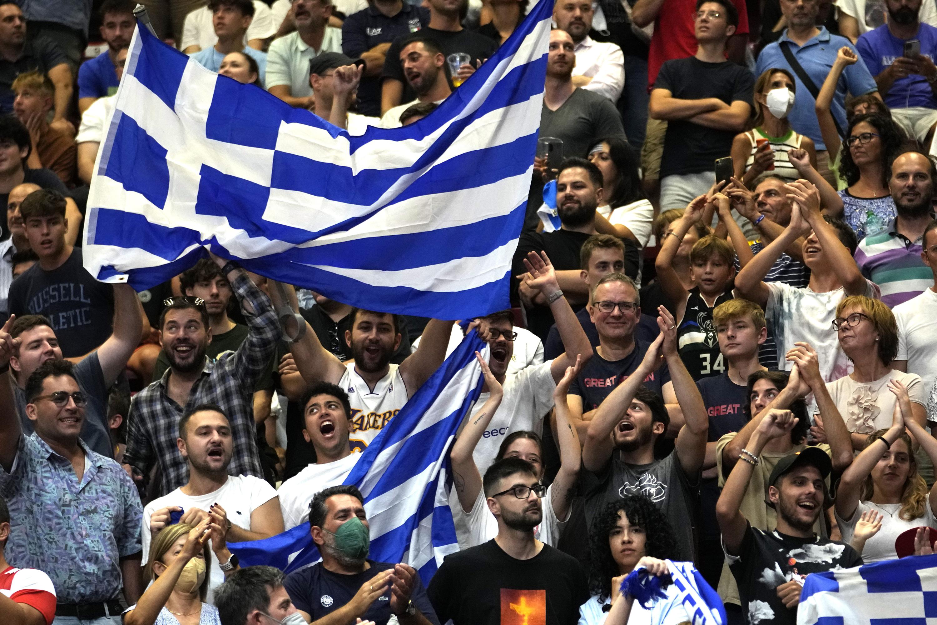 Antetokounmpo leads late, Greece tops Croatia in EuroBasket | AP News