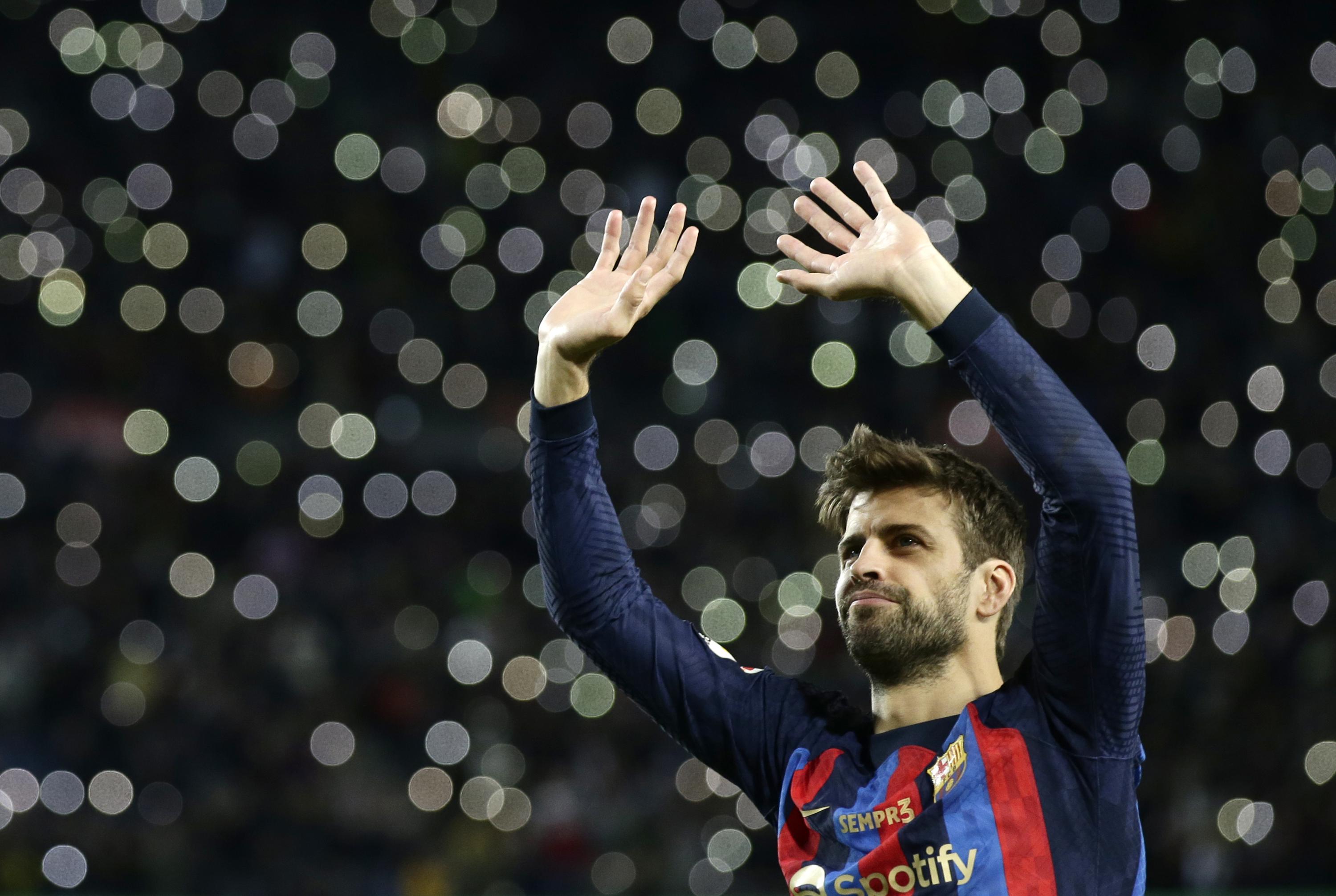 Tearful Pique bids farewell as Barcelona beats Almería 2-0 | AP News